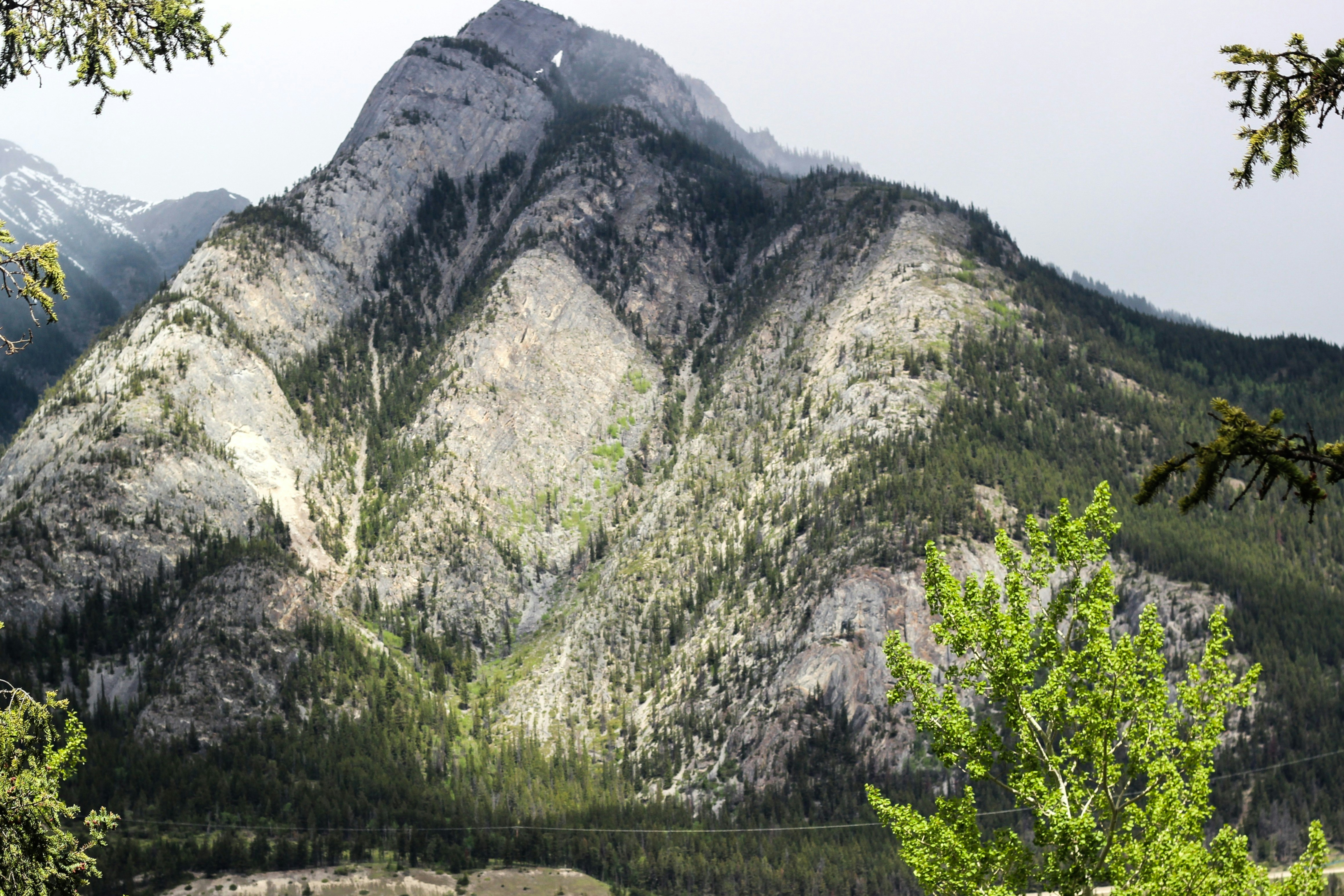 Sunlit Peakrise: A Quiet Valley Under Granite Spires