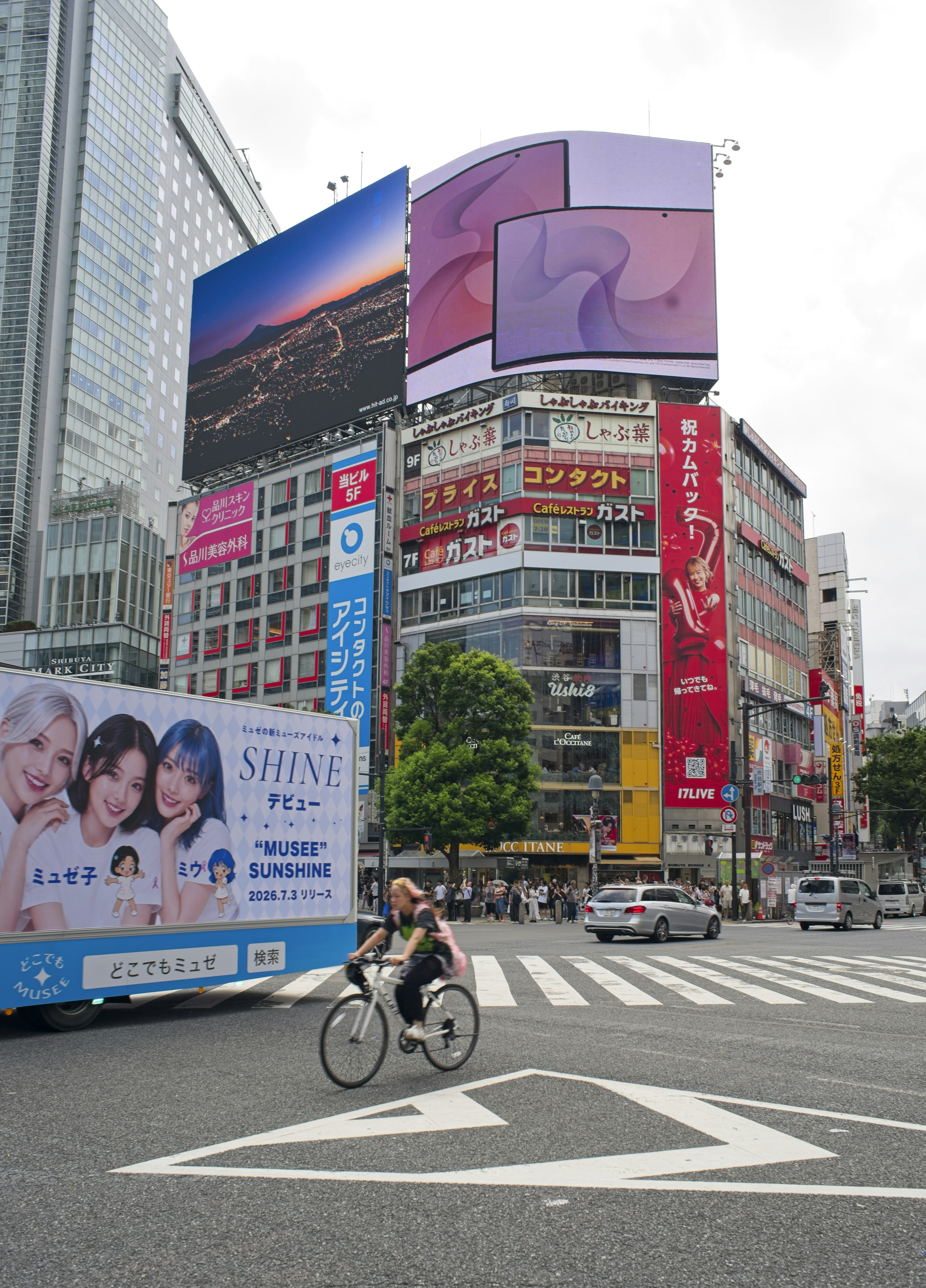 City Pulse at Shibuya Crossing: Neon, Bikes, and Billboards