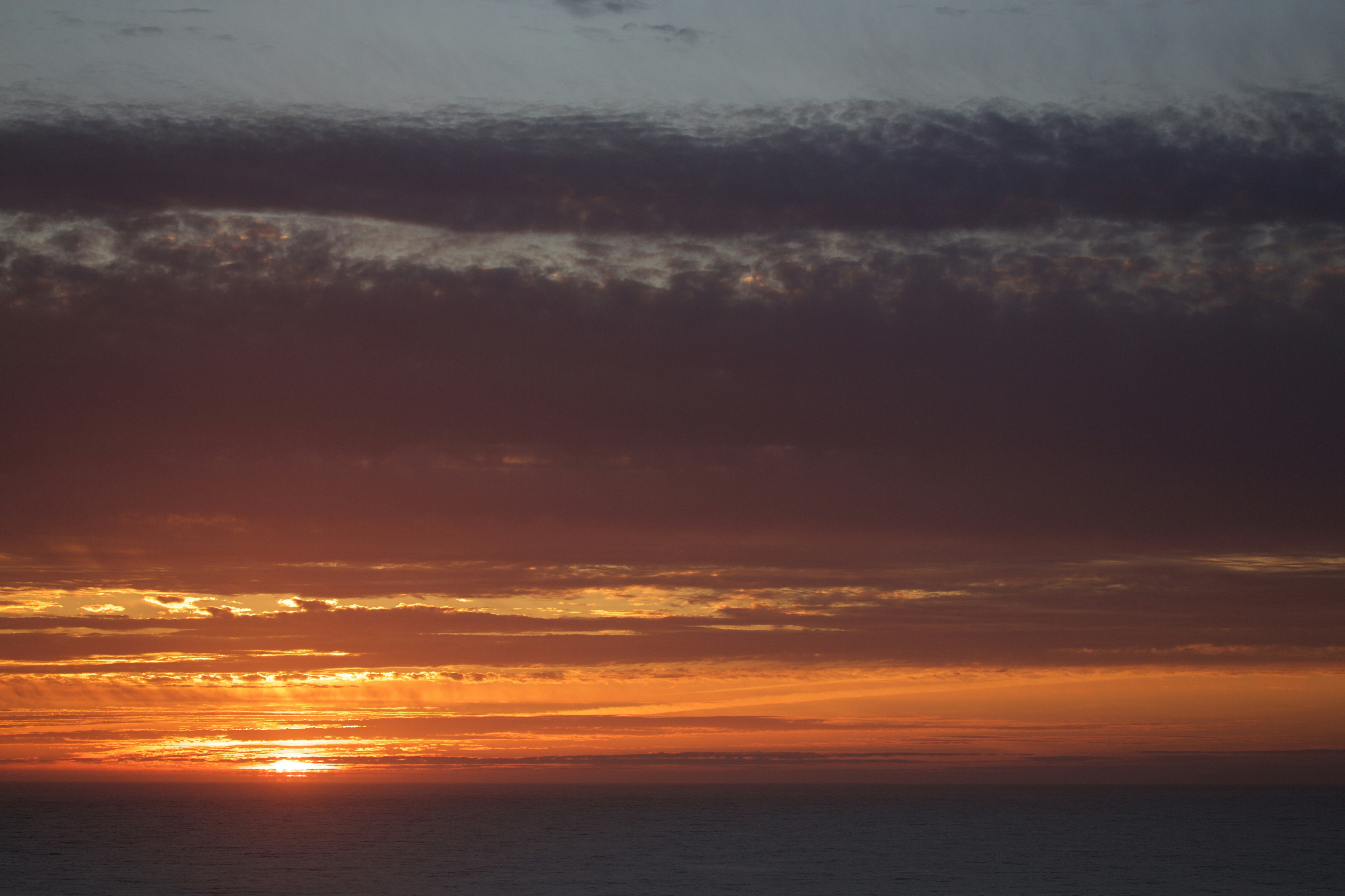 Horizontal Ember: Sunlit Horizon Over a Quiet Sea