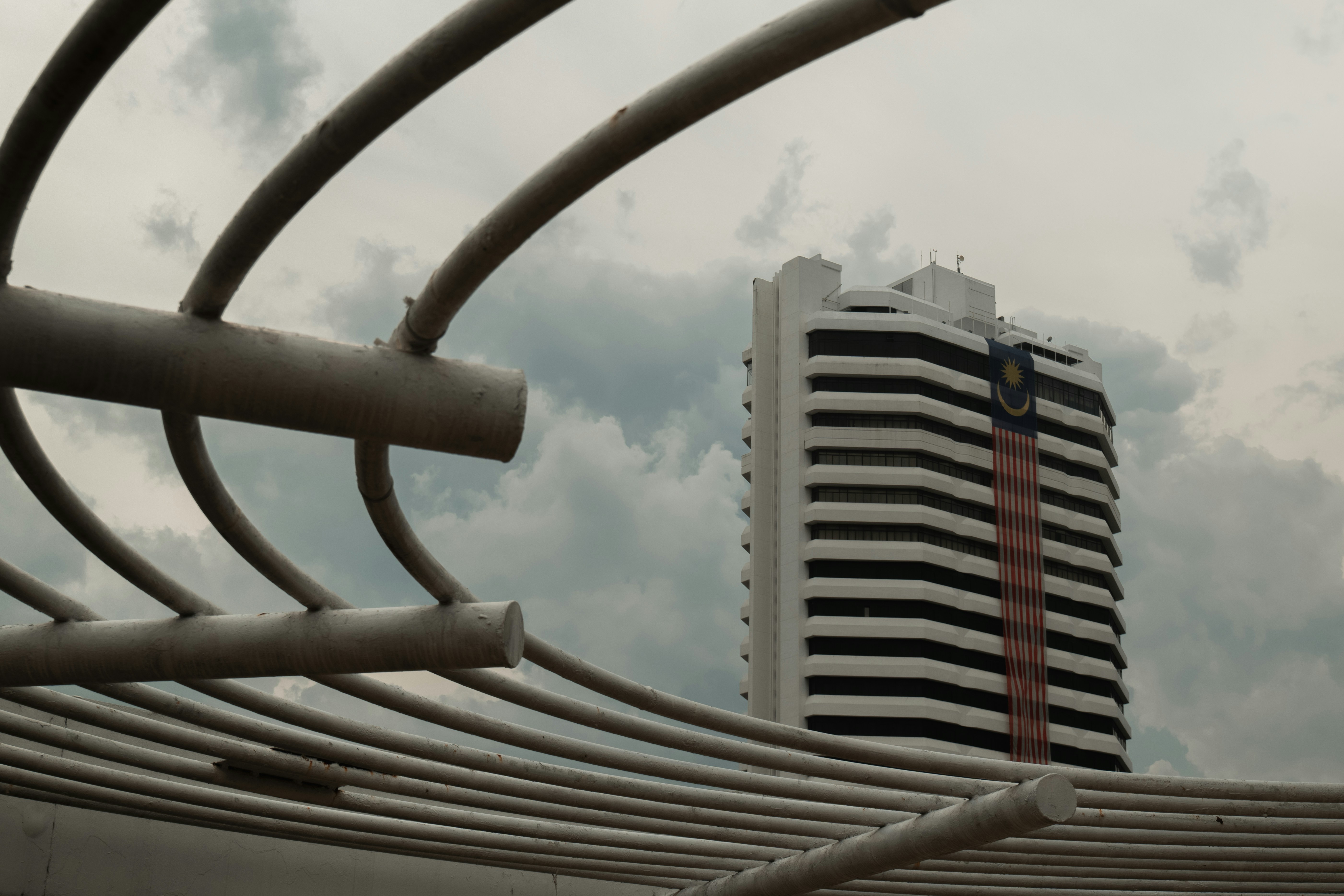 Curved Grids and a Skyline Beacon
