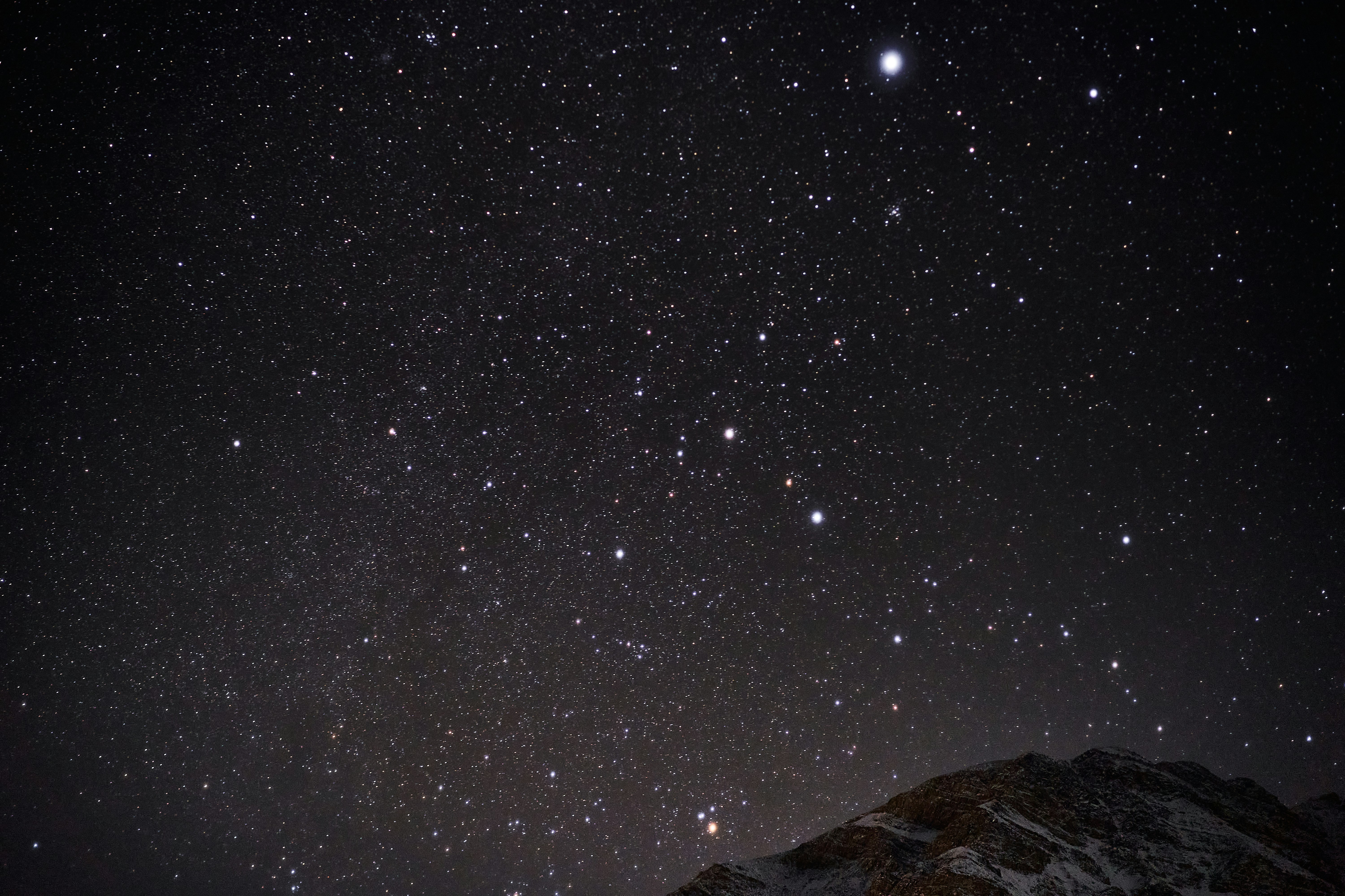 Winter Sky: A Quiet Ridge Beneath a Dense Starfield