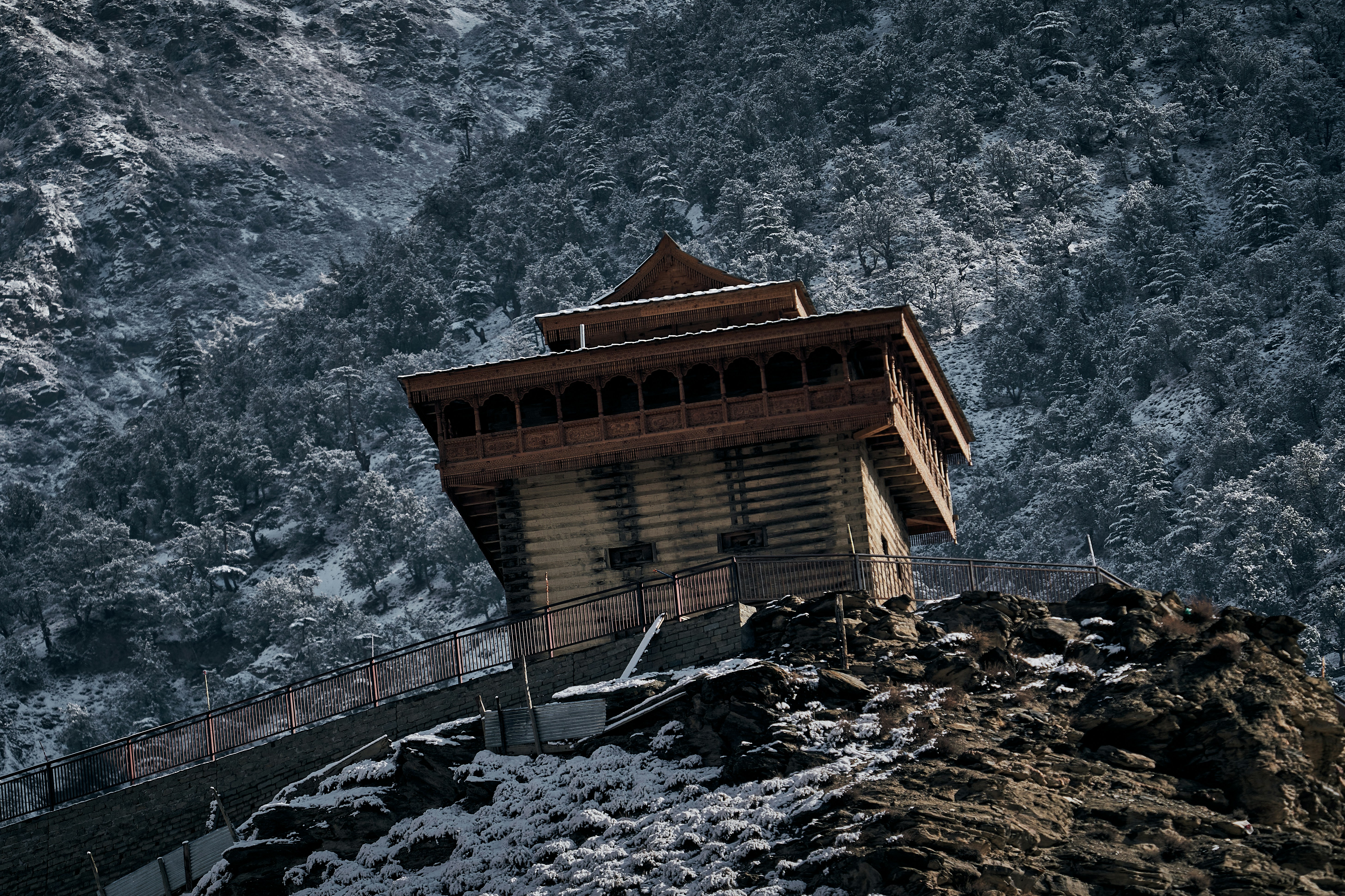 Temple on the Ridge: A Snow-kissed Outpost Clinging to the Cliff