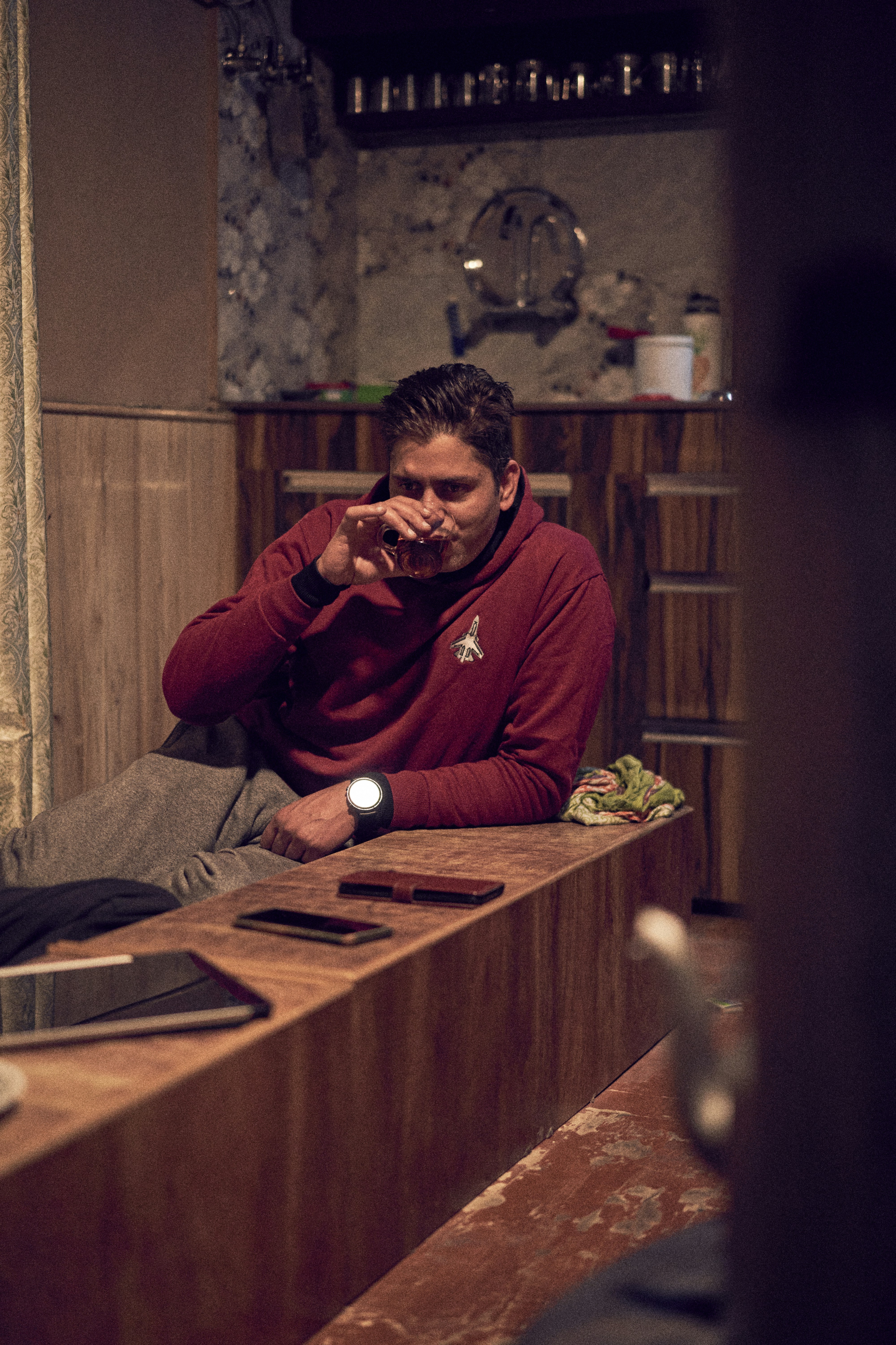 Evening Quiet at the Bar: A Sip, a Moment, a Refined Resolve
