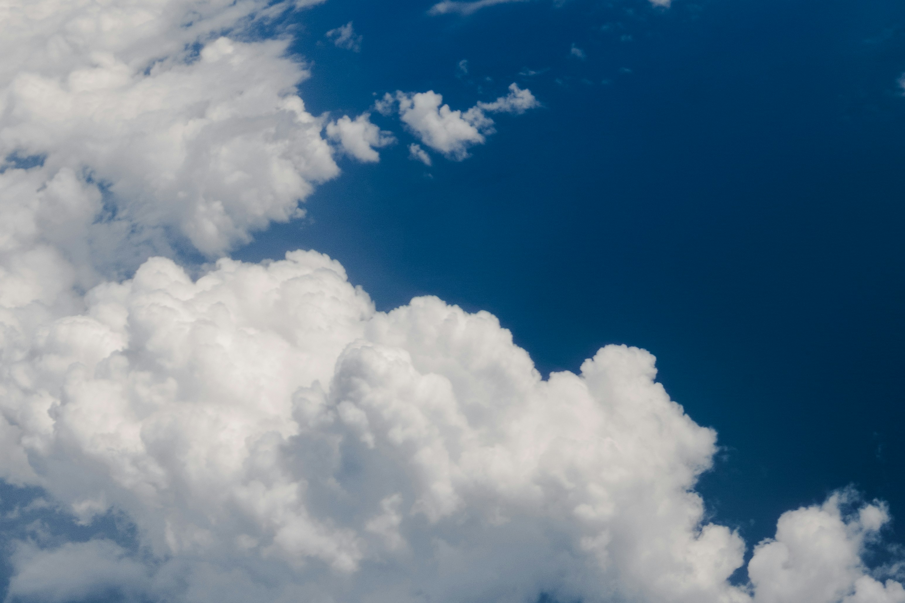 Cumulus Echoes: A Skyward Portrait of Clouds and Depth
