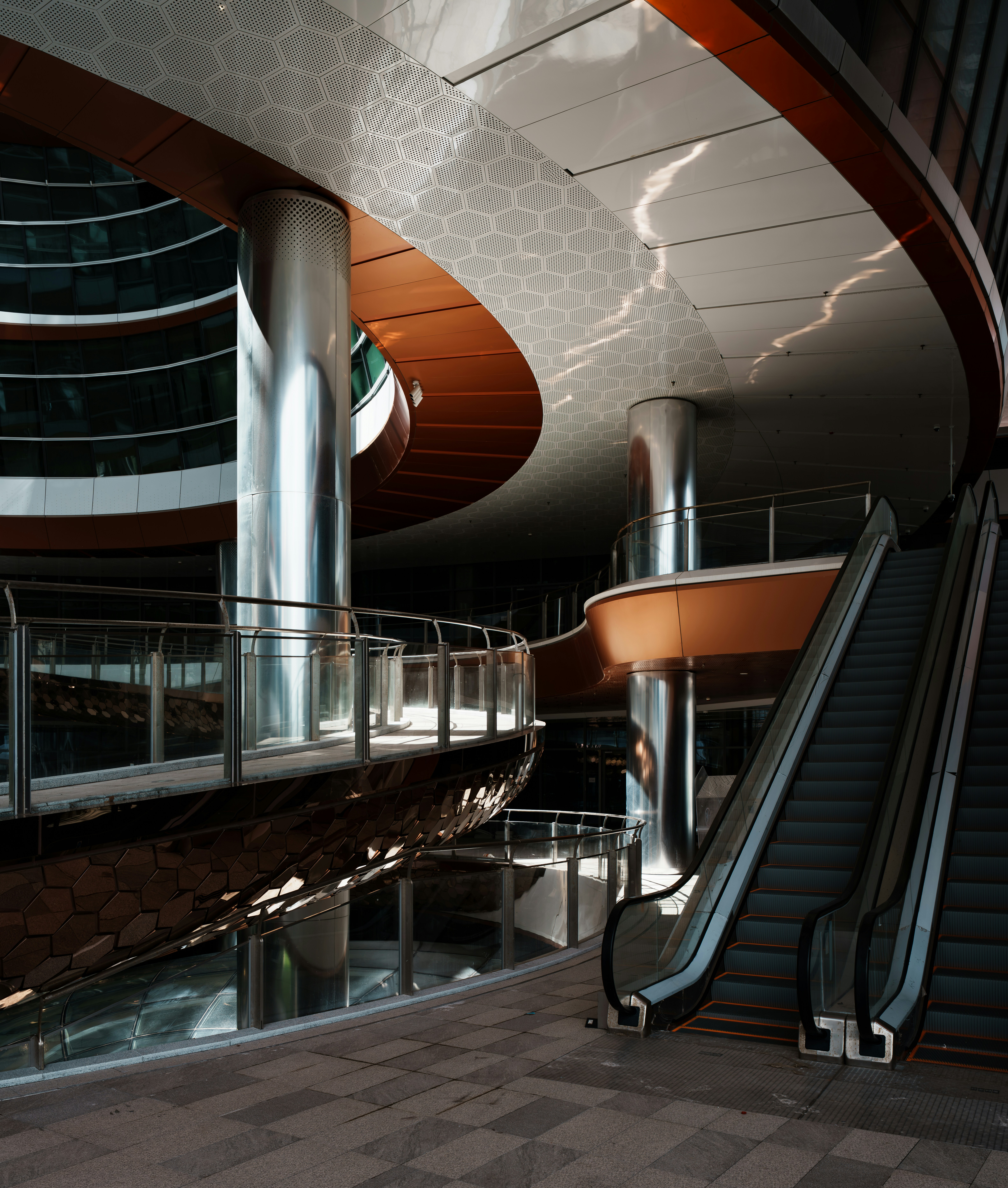 Curved Steel and Glass: Modern Atrium Muscles Through Light