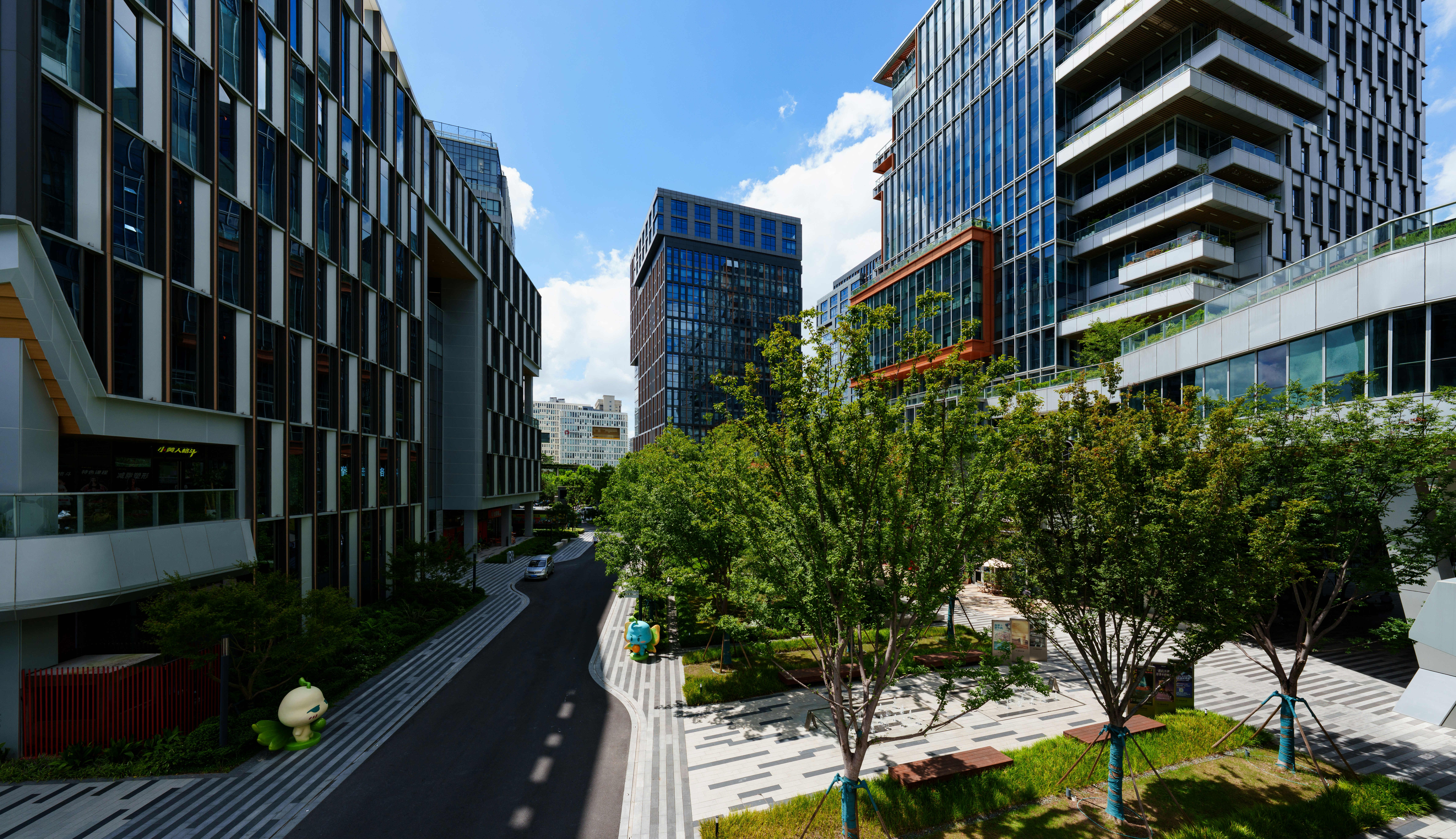 Urban Canyon: Sunlit Street Between Glass and Green