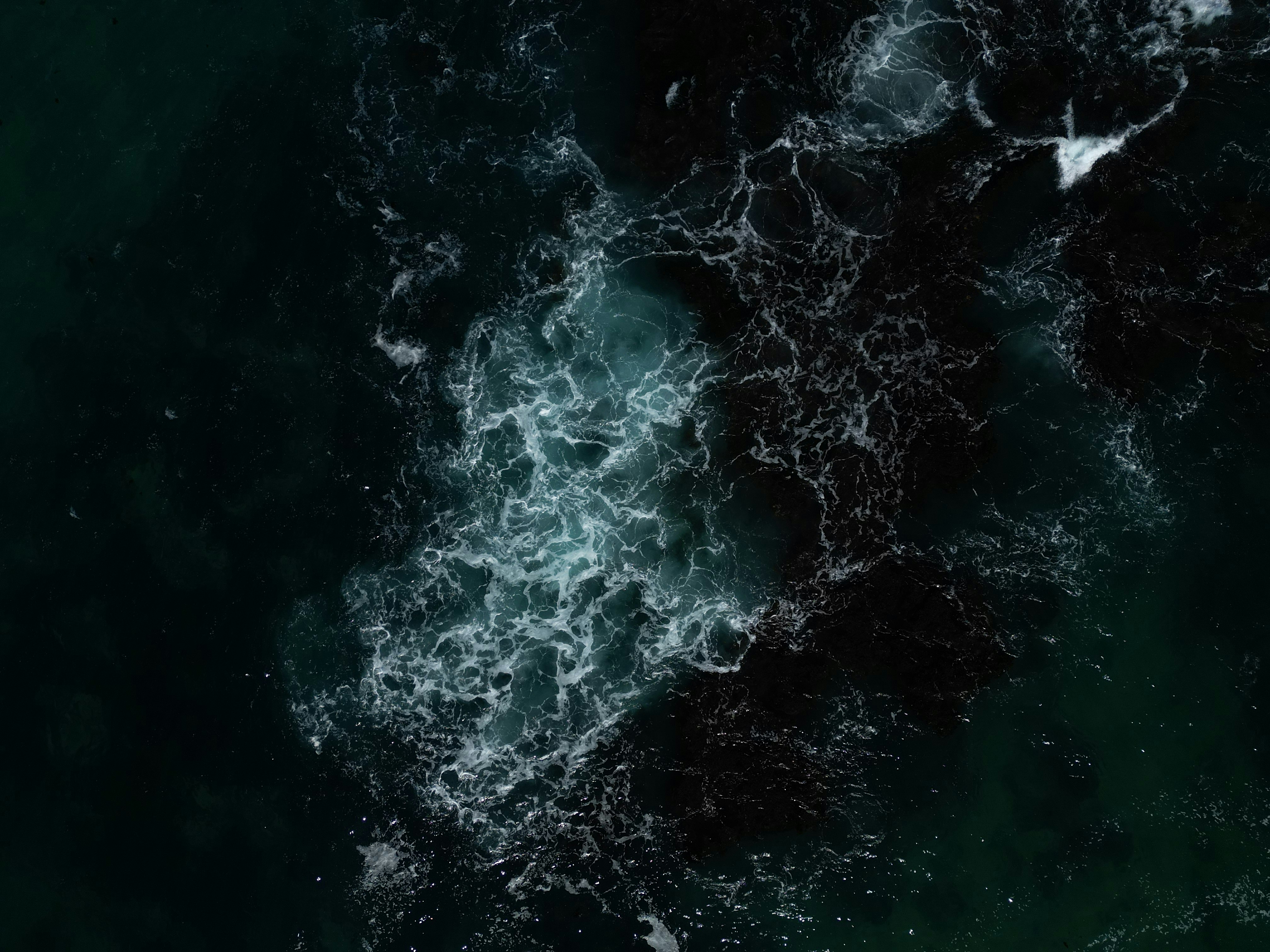 Aerial Ripple: Ocean Currents Carve Light and Shadow