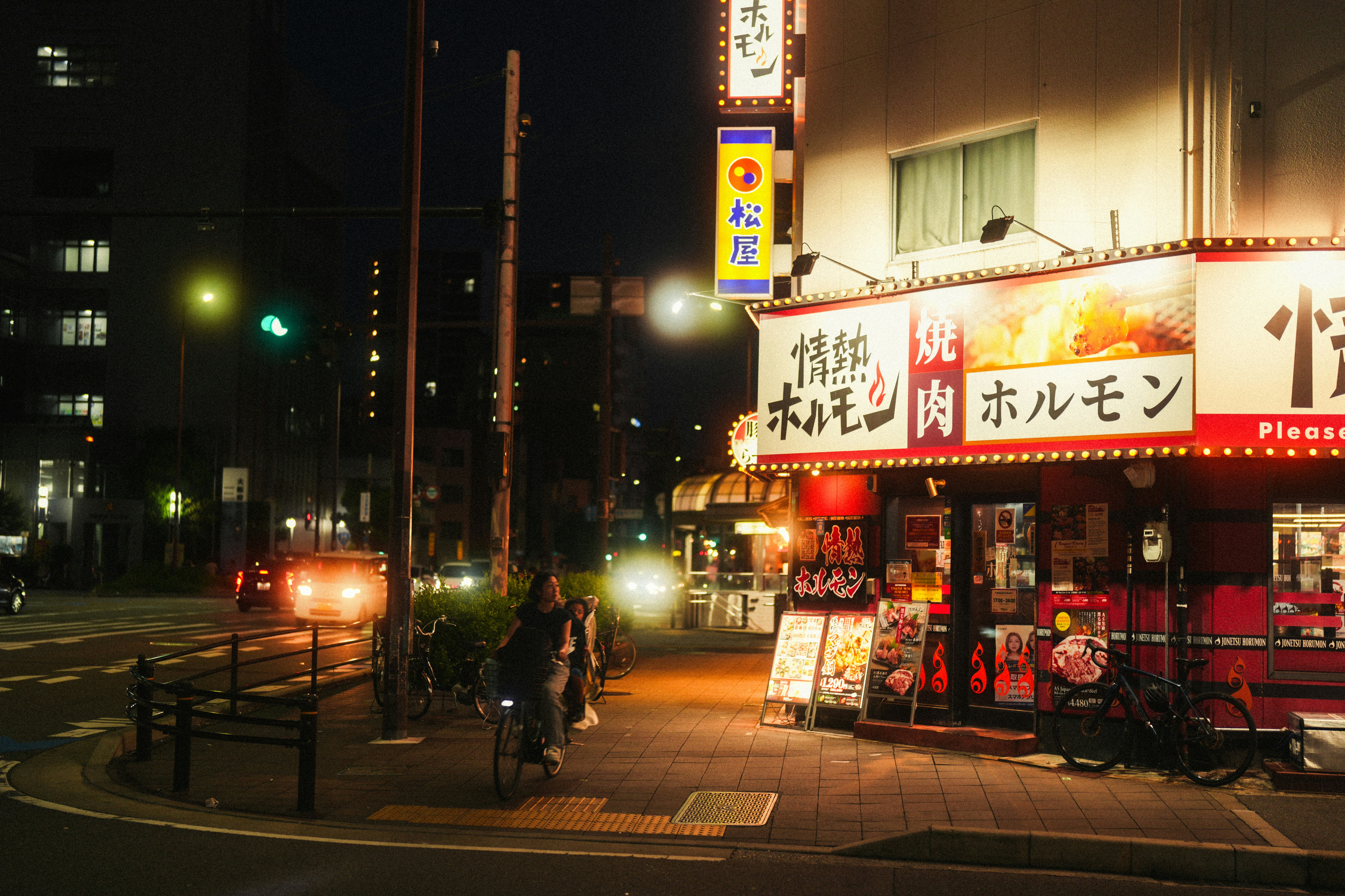 Neon Alley: A Night Ray of Hibachi Lights