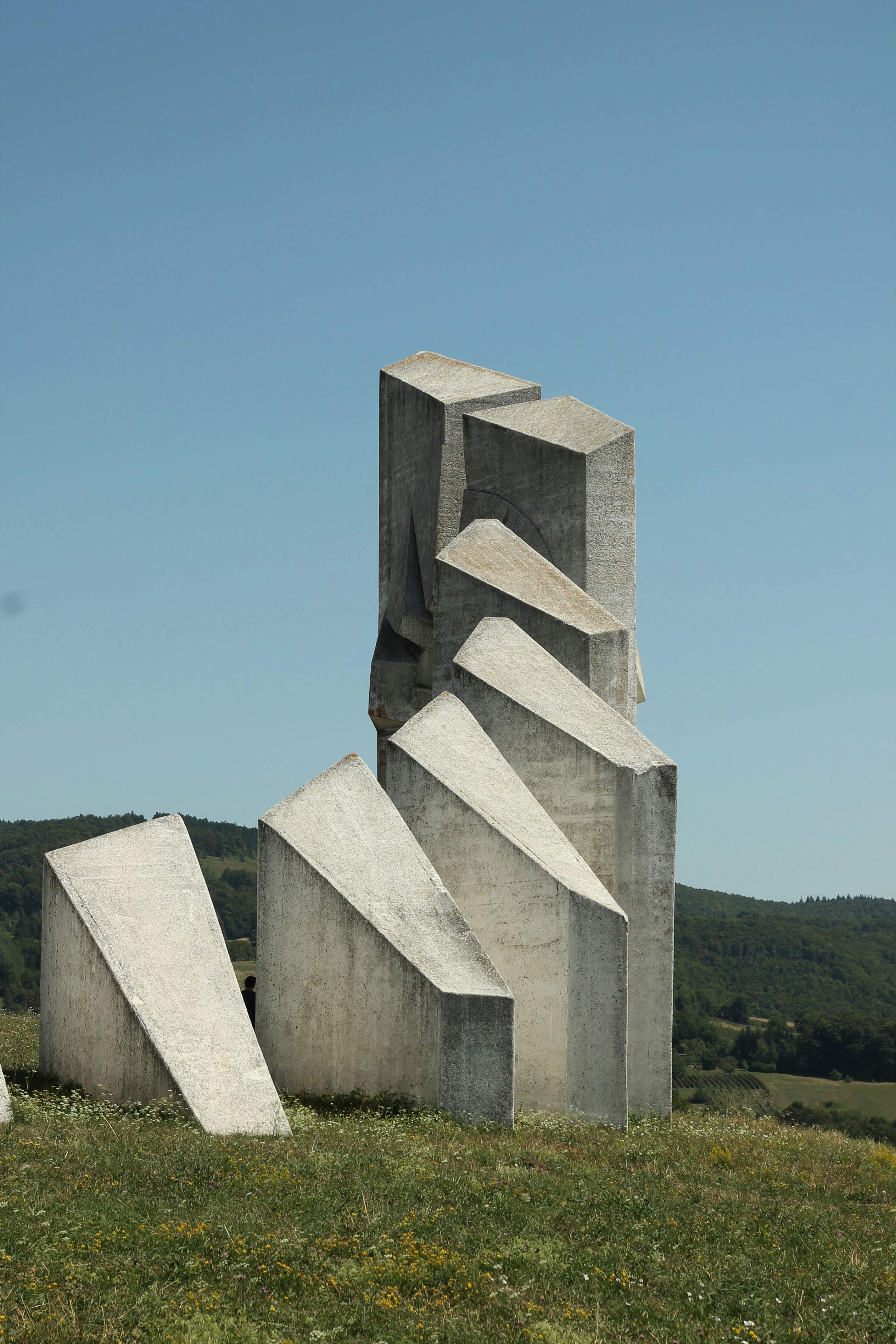 Monolithic Steps: Concrete Geometry Rising in a Quiet Field