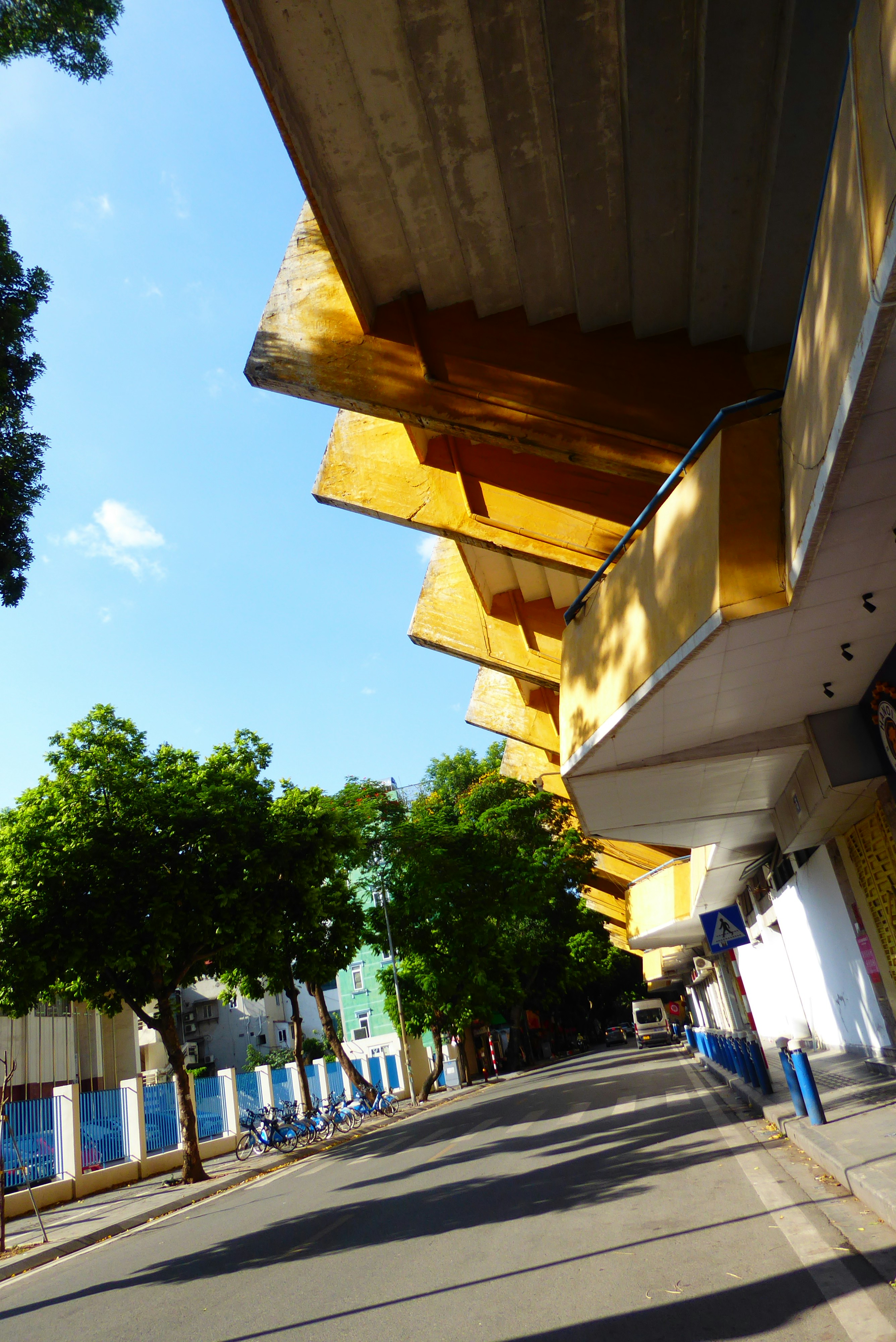 Overhanging Geometry: A Street Between Bold Concrete Angles