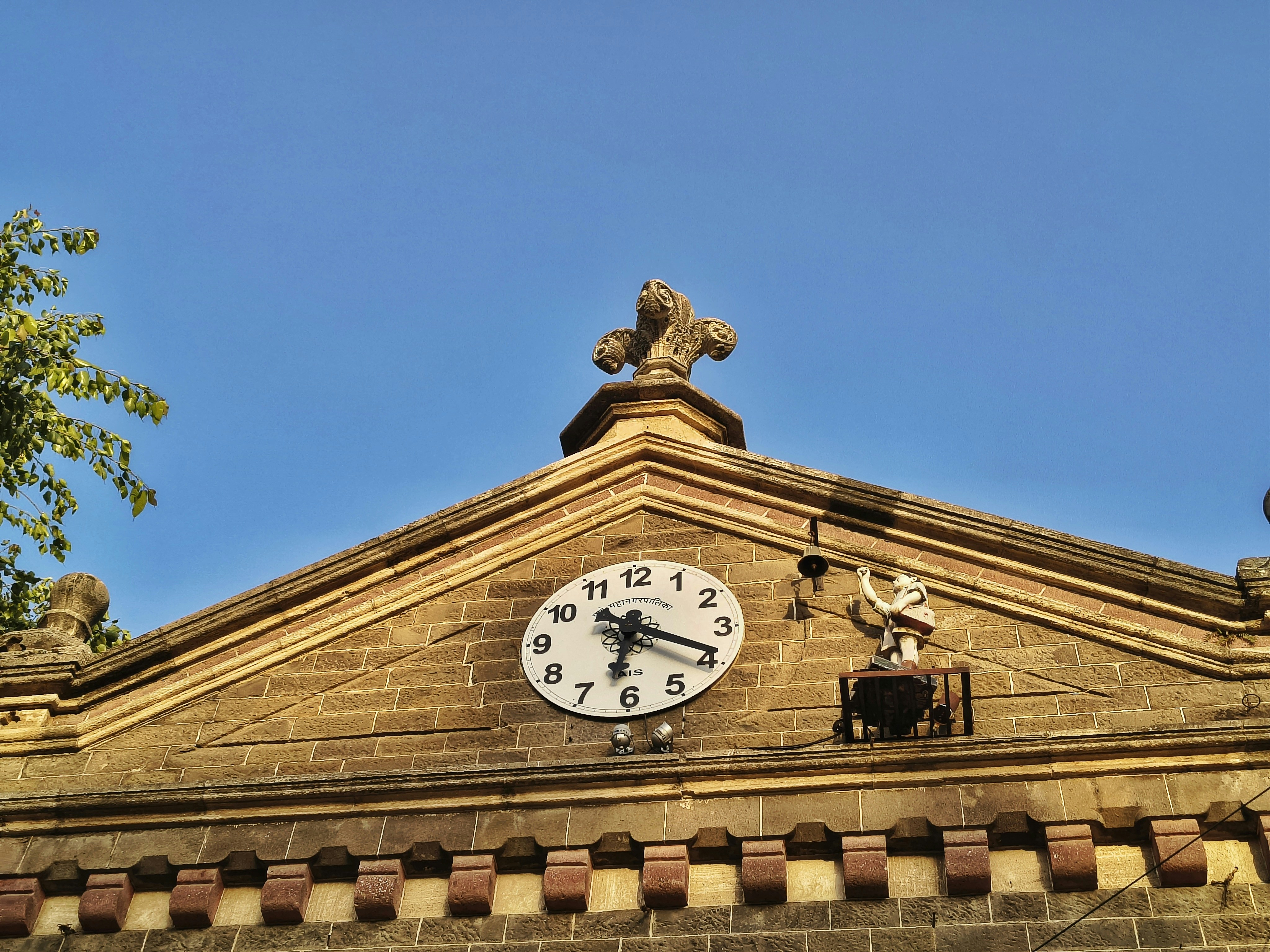 Timekeeping at the Gable: Clock and Crest on a Stone Facade