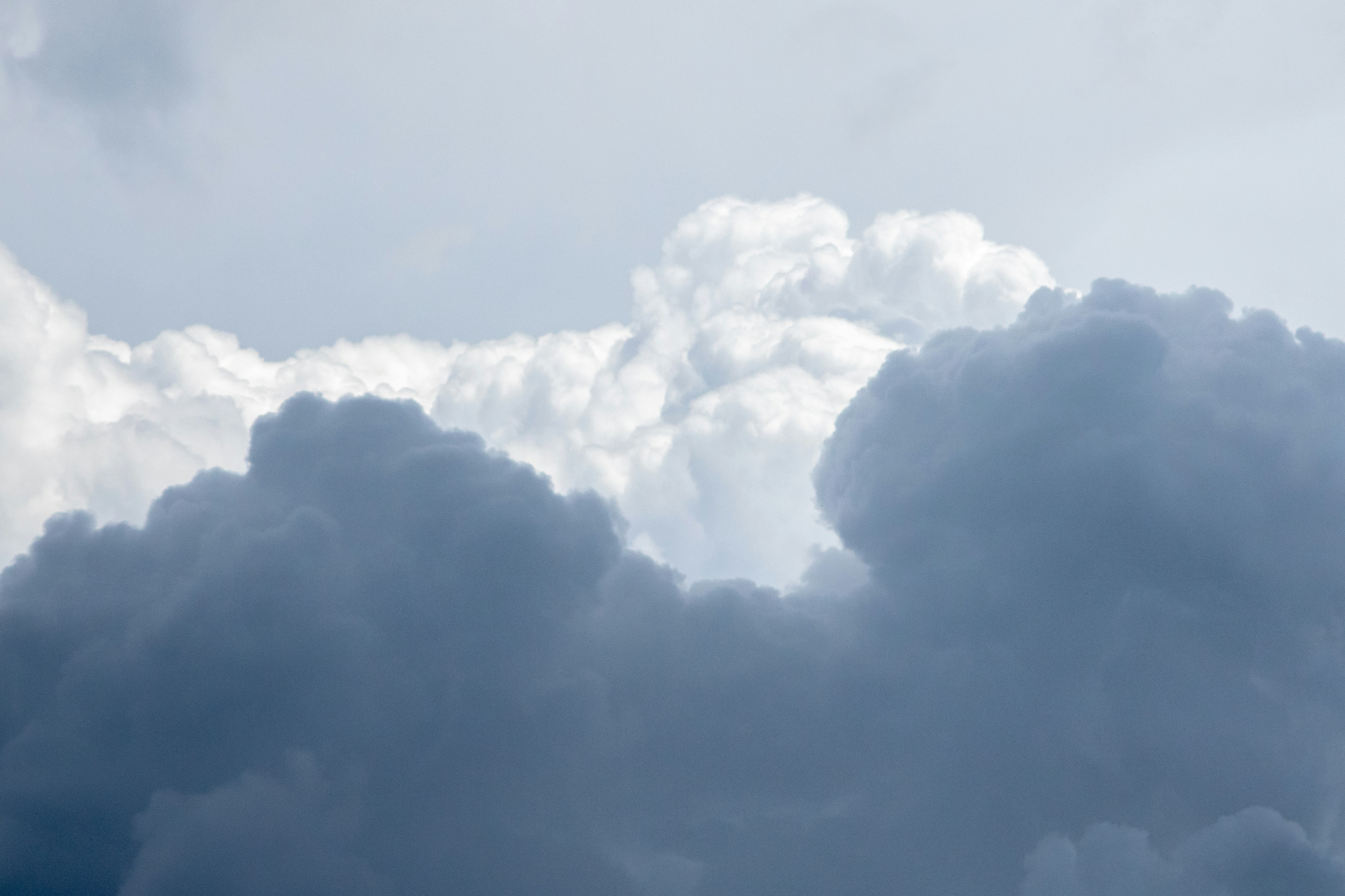 Cloudfront Crown: Layered Sky Jumble Over the Horizon