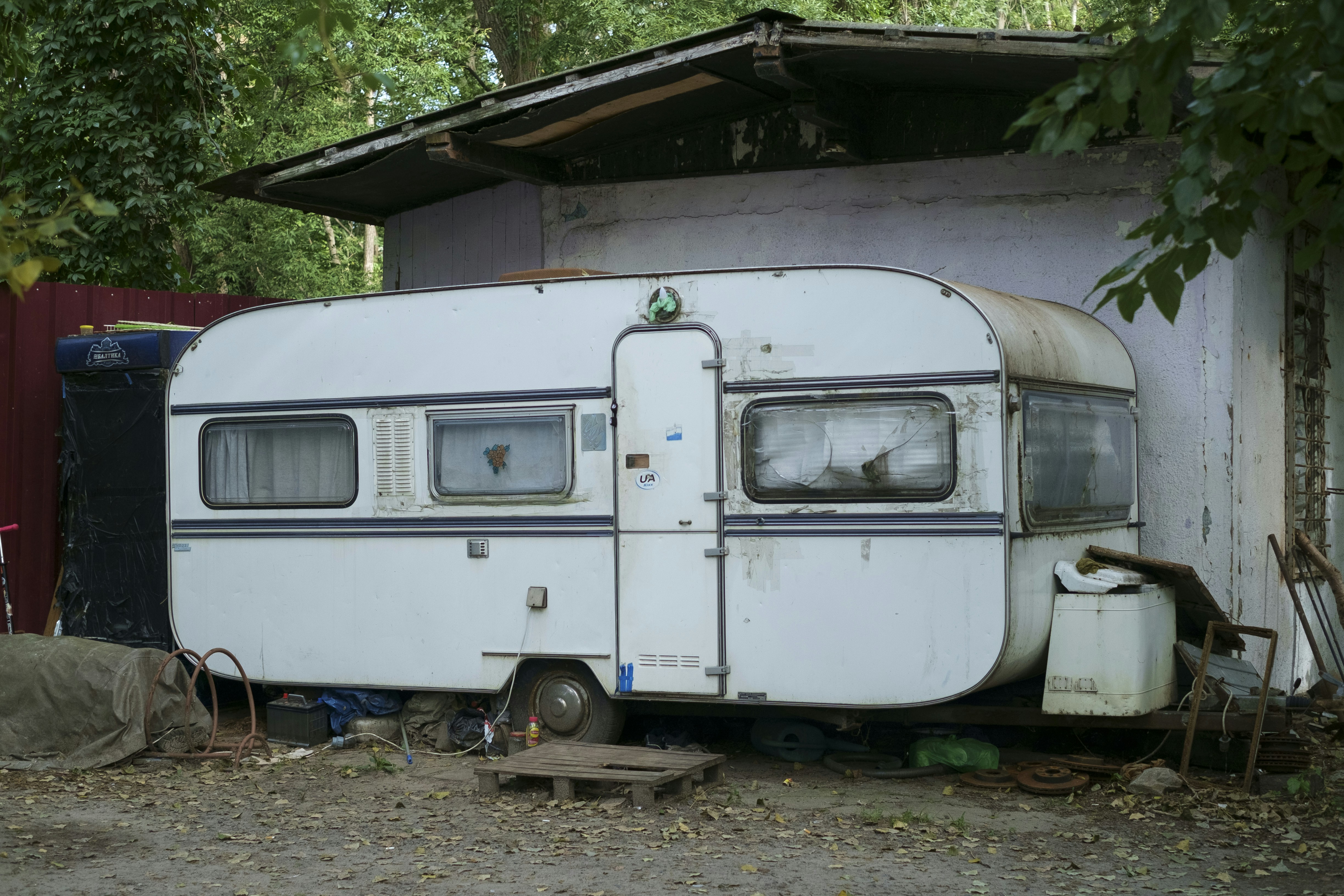 Abandoned Caravan Retreat in a Quiet Yard
