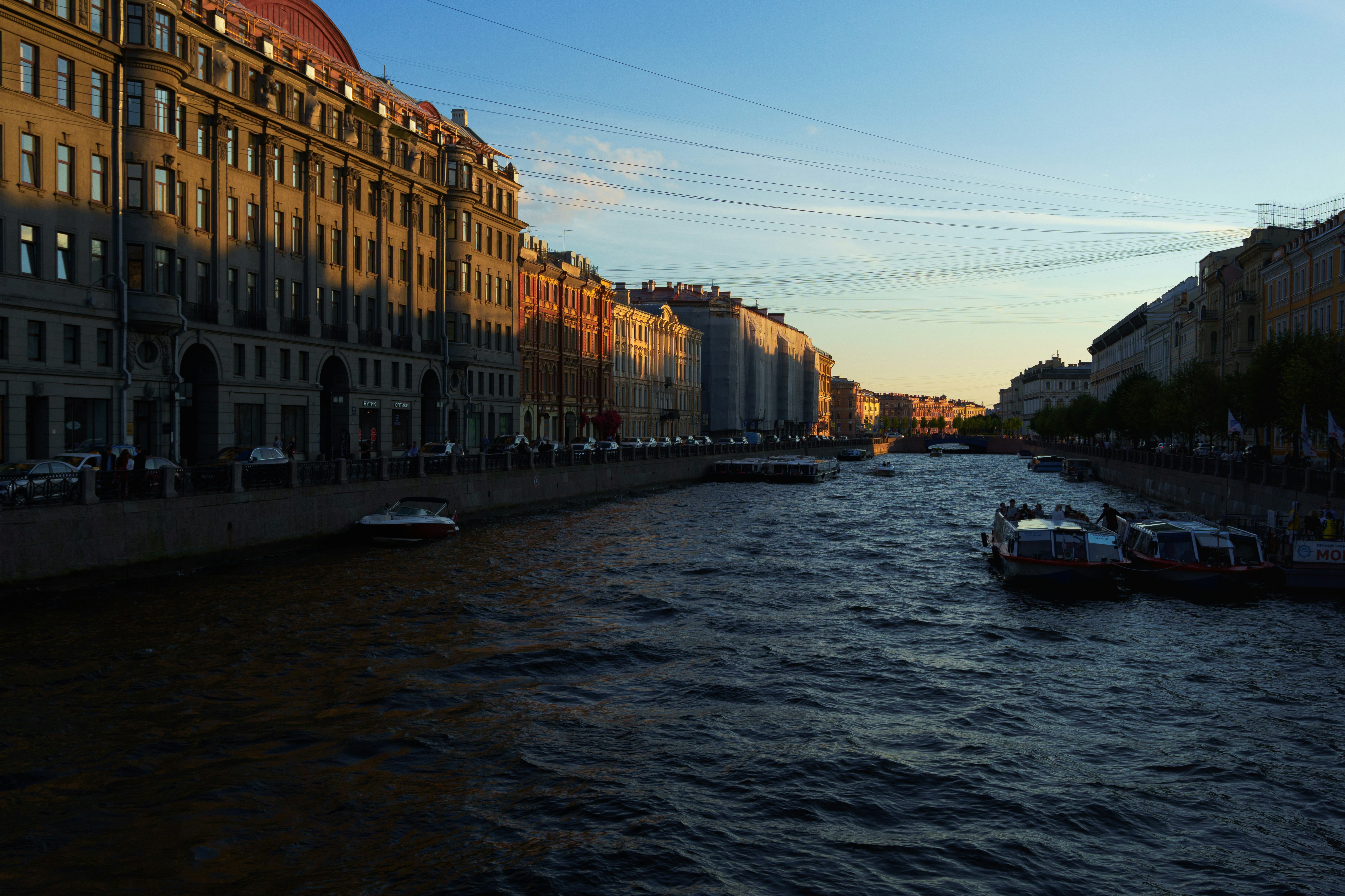 Evening Canal Symphony: Sunlit Facades and Waterways