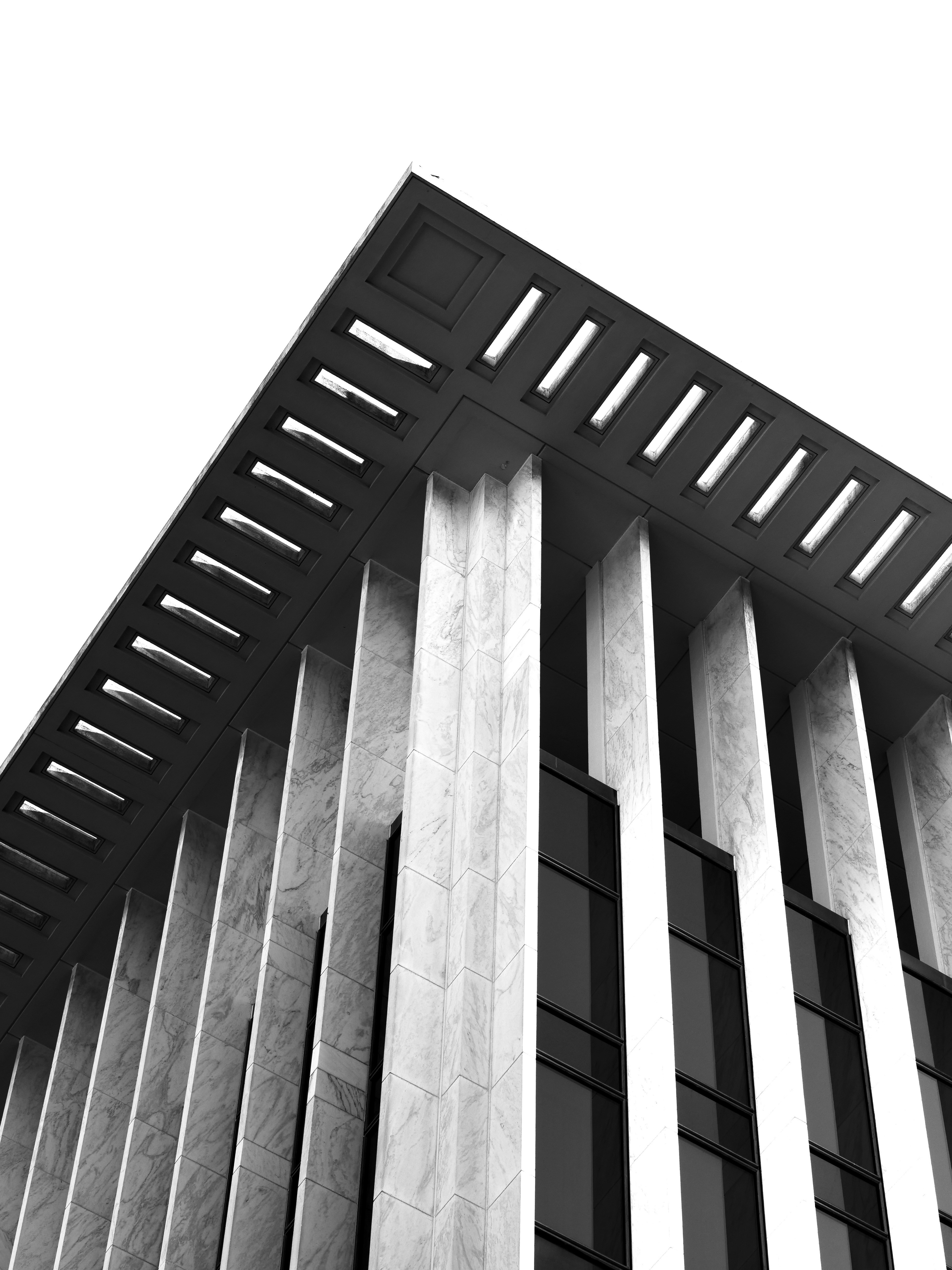 Vertical Facade: Repeating Columns against the Overhanging Beam