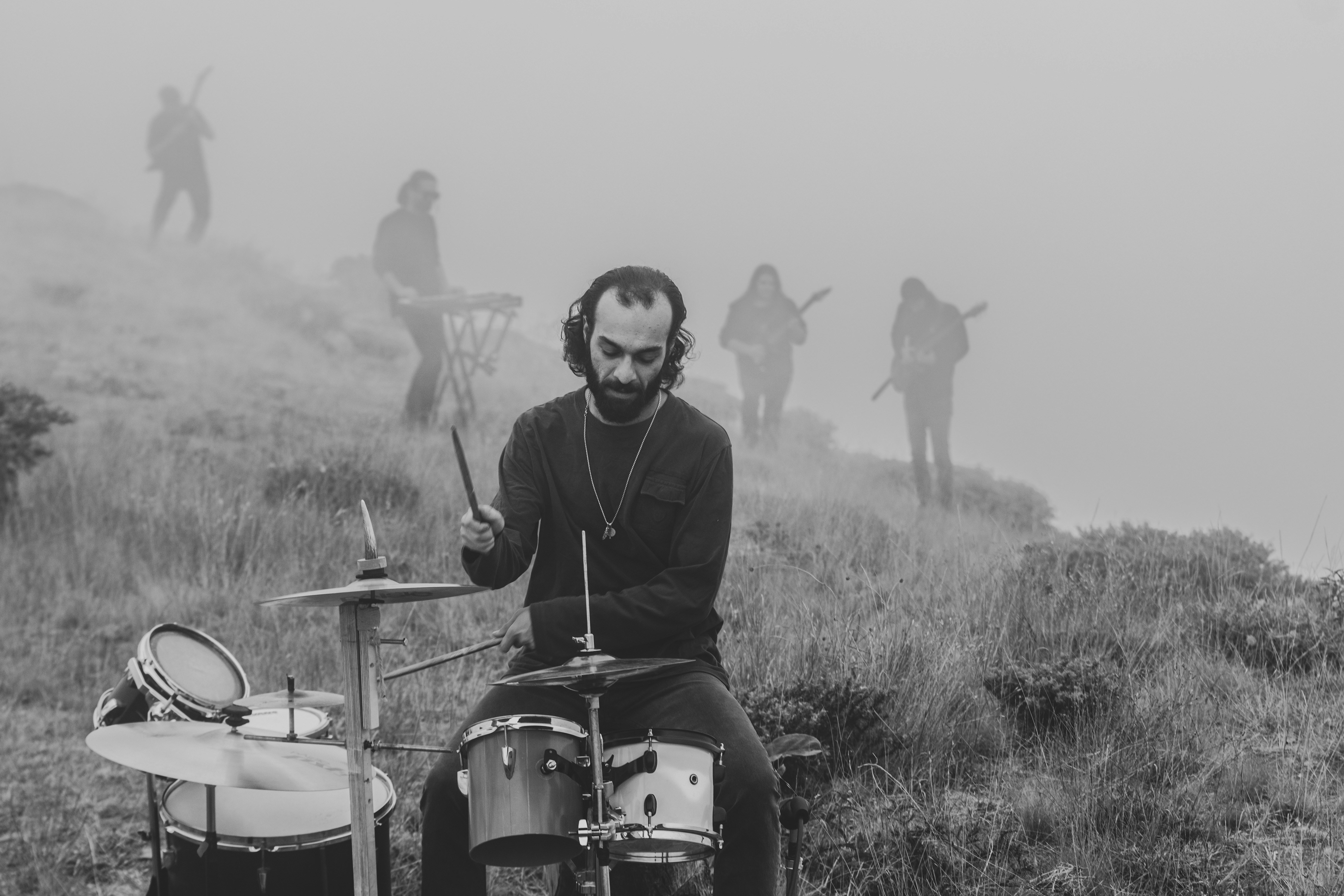 Drummer in Fog: A Quiet Beat Behind the Foggy Ridge