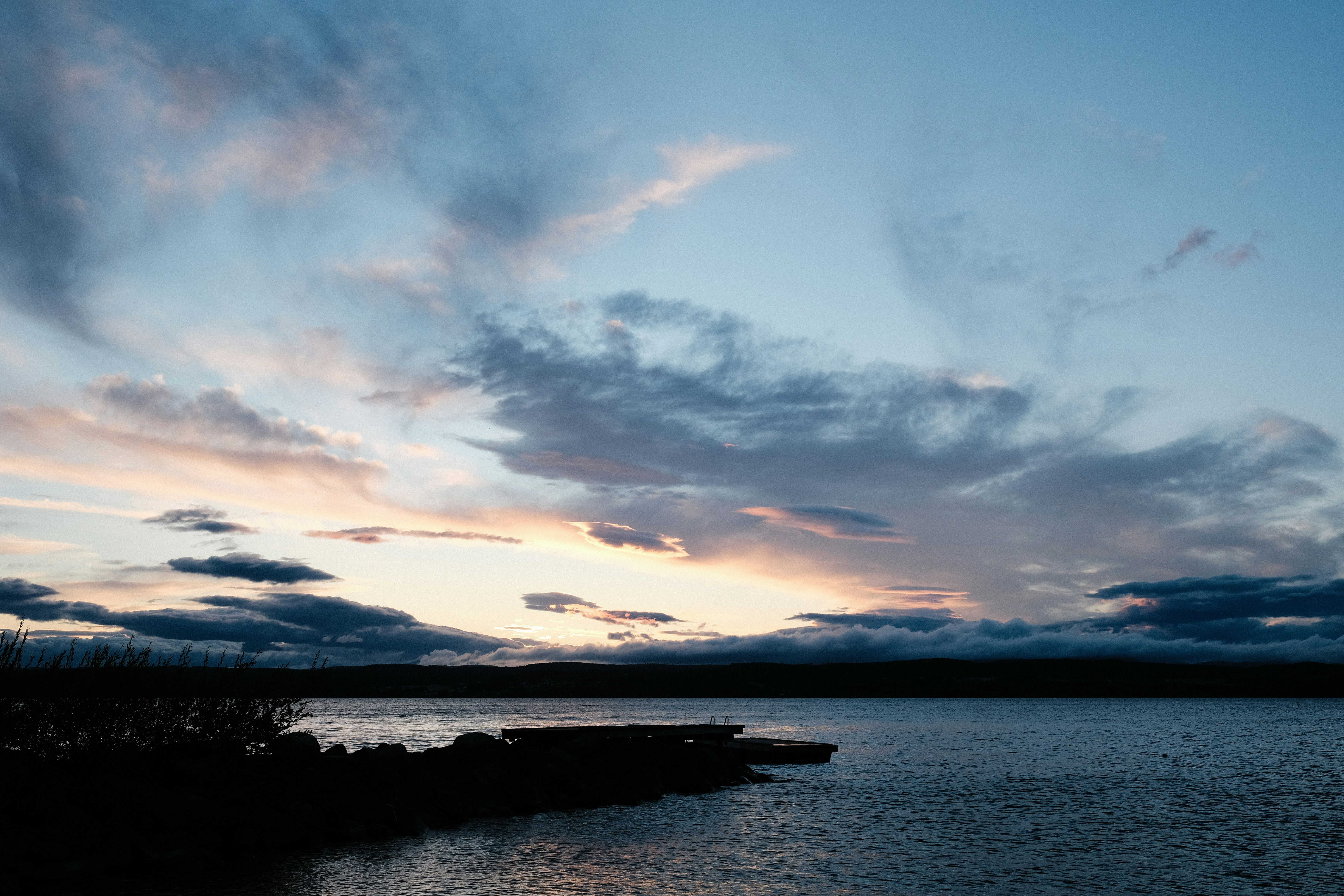 Dusk on the Quiet Lake: A Horizon Weave of Sky and Water