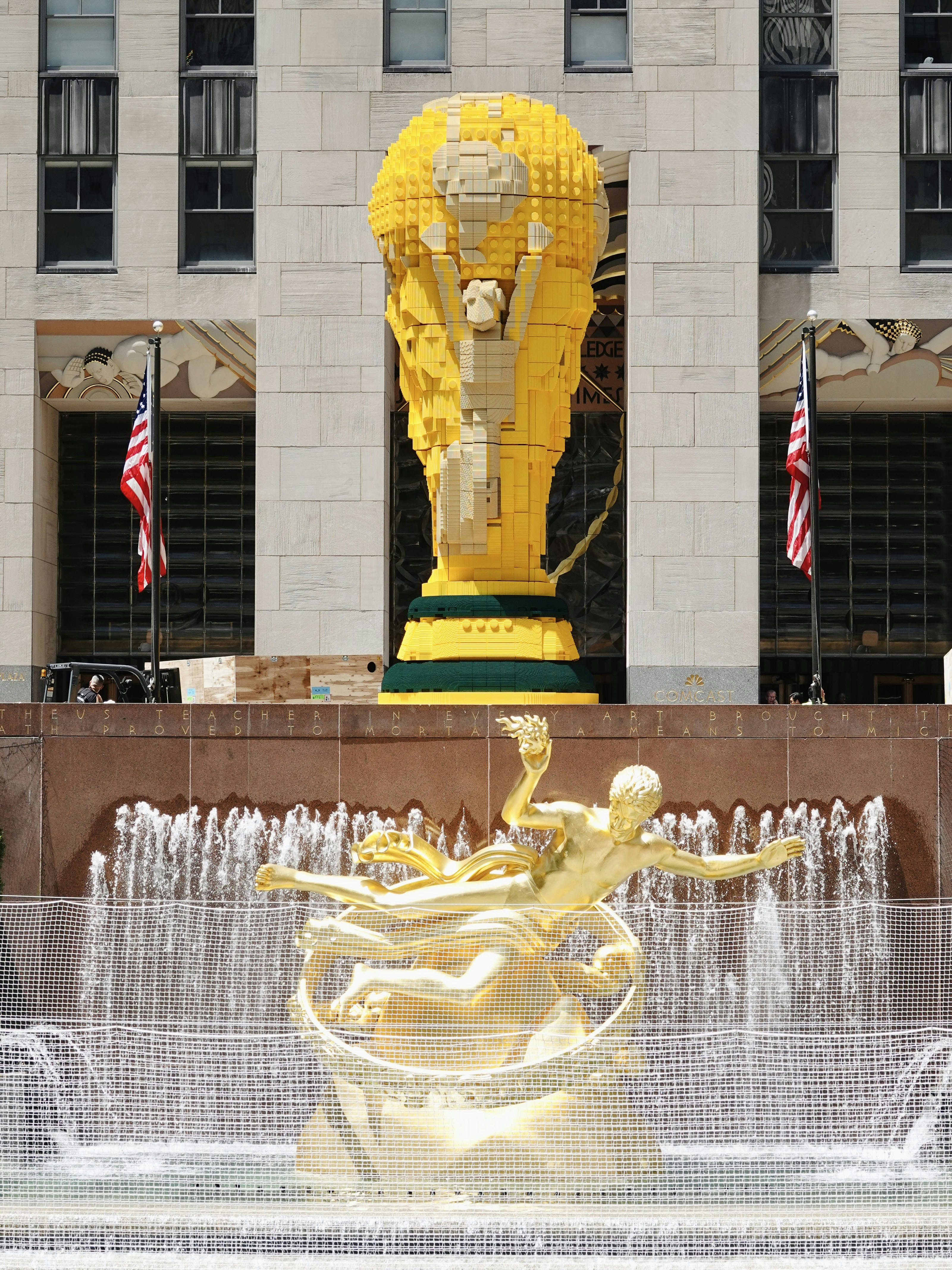 Golden Obelisk Guardian: Street Fountain Visage