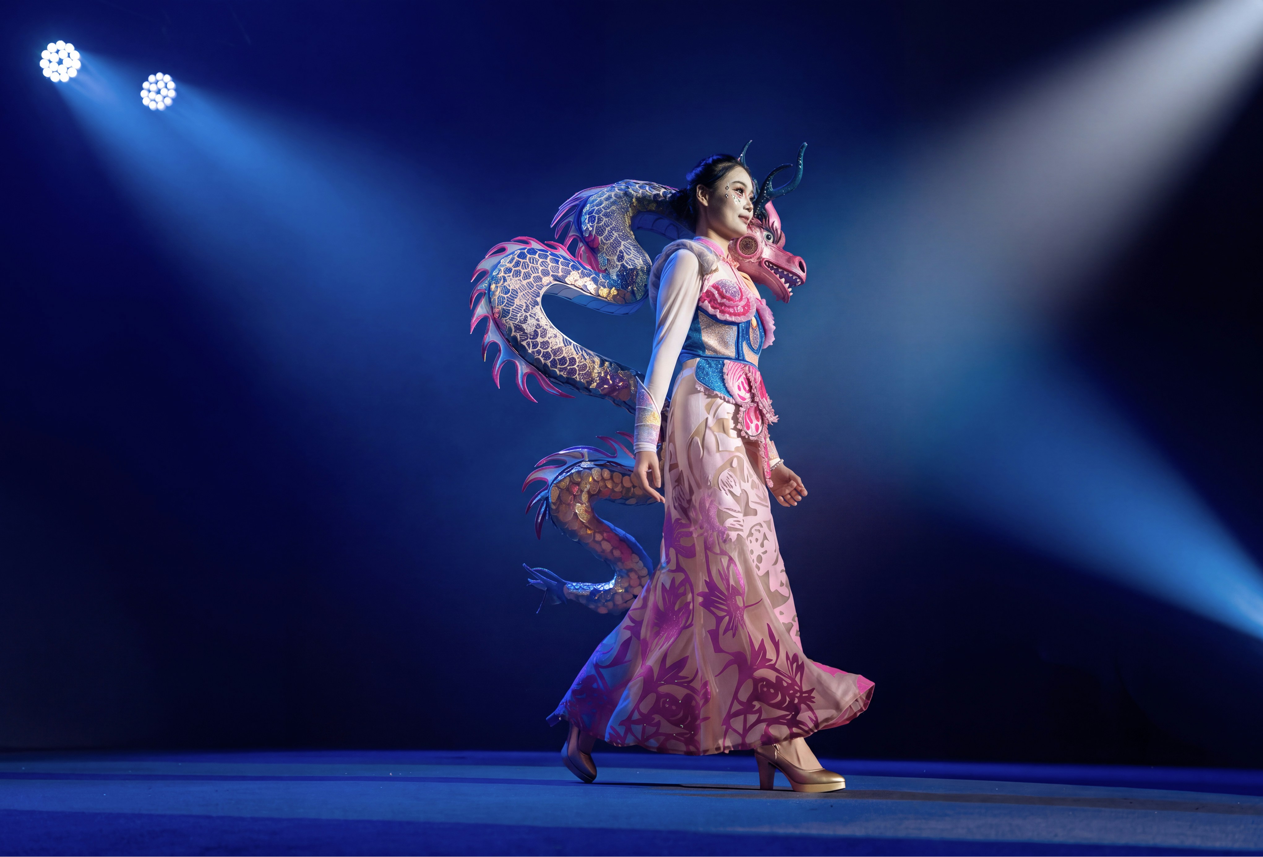 Dragon-Empress in Motion: A Silk-Fanned Dance Under Stage Lights