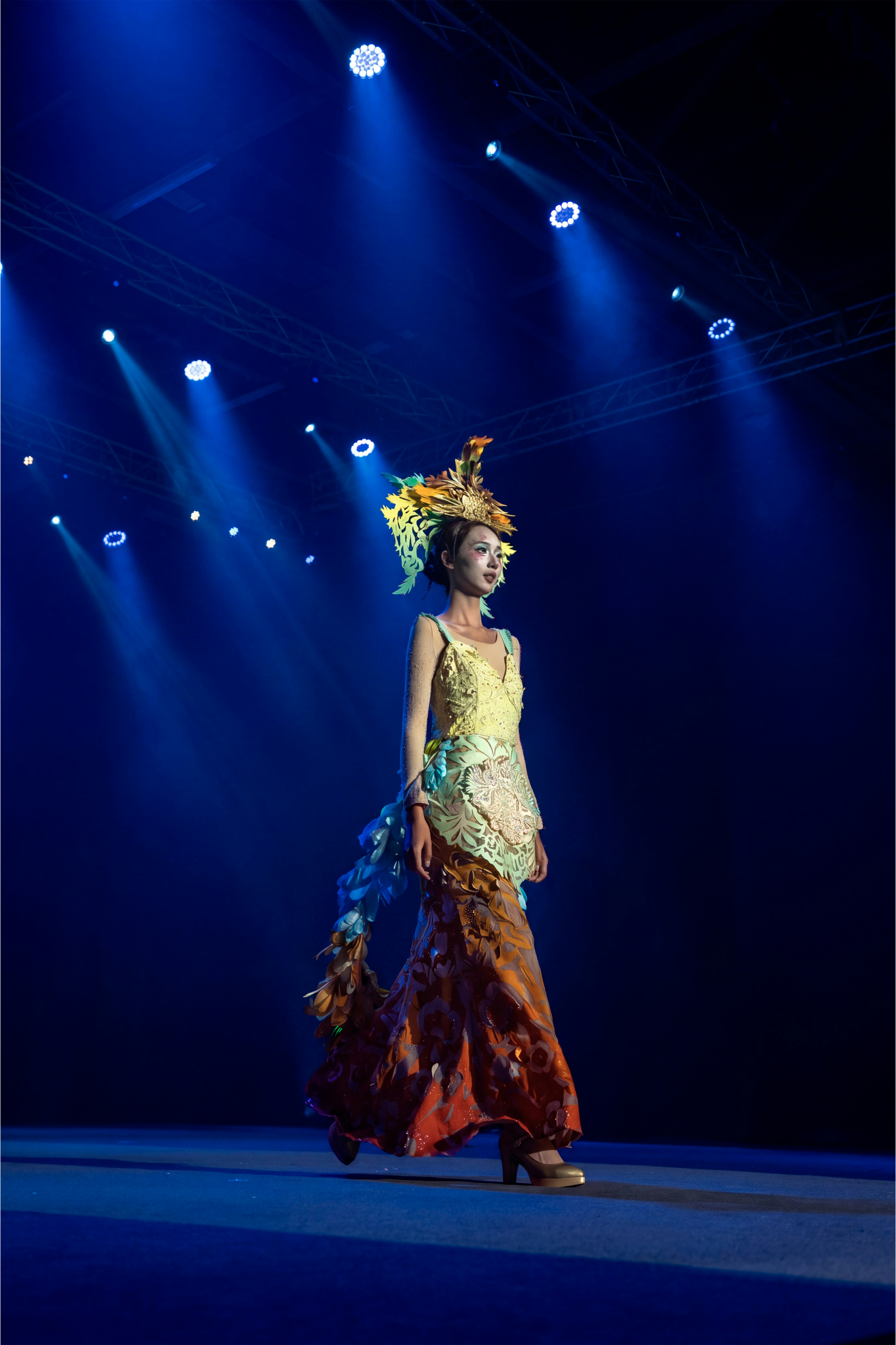 Emerald Stage Goddess in Feathered Illusion