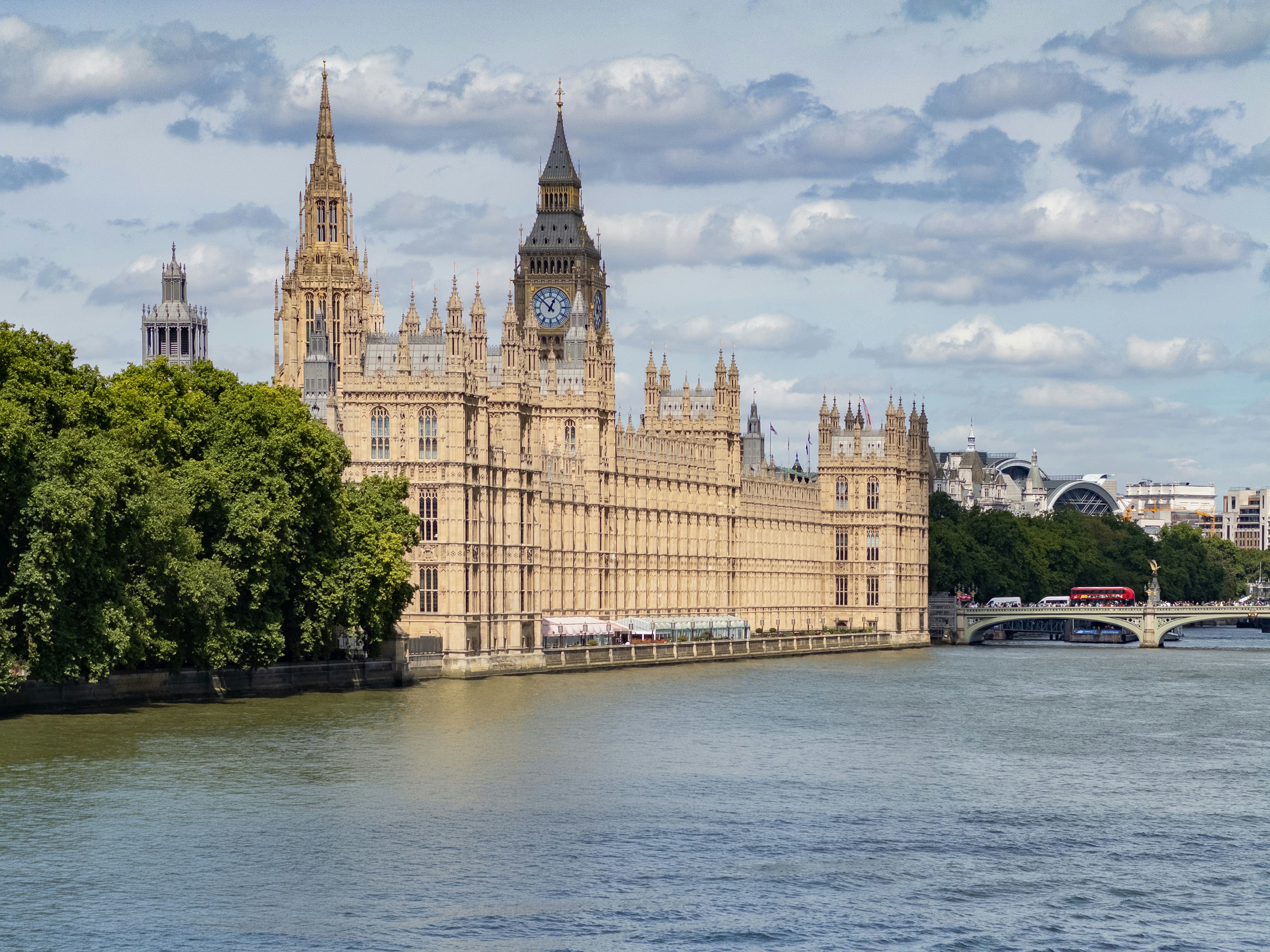 Gothic Riverside: The Houses of Parliament Framed by River Thames