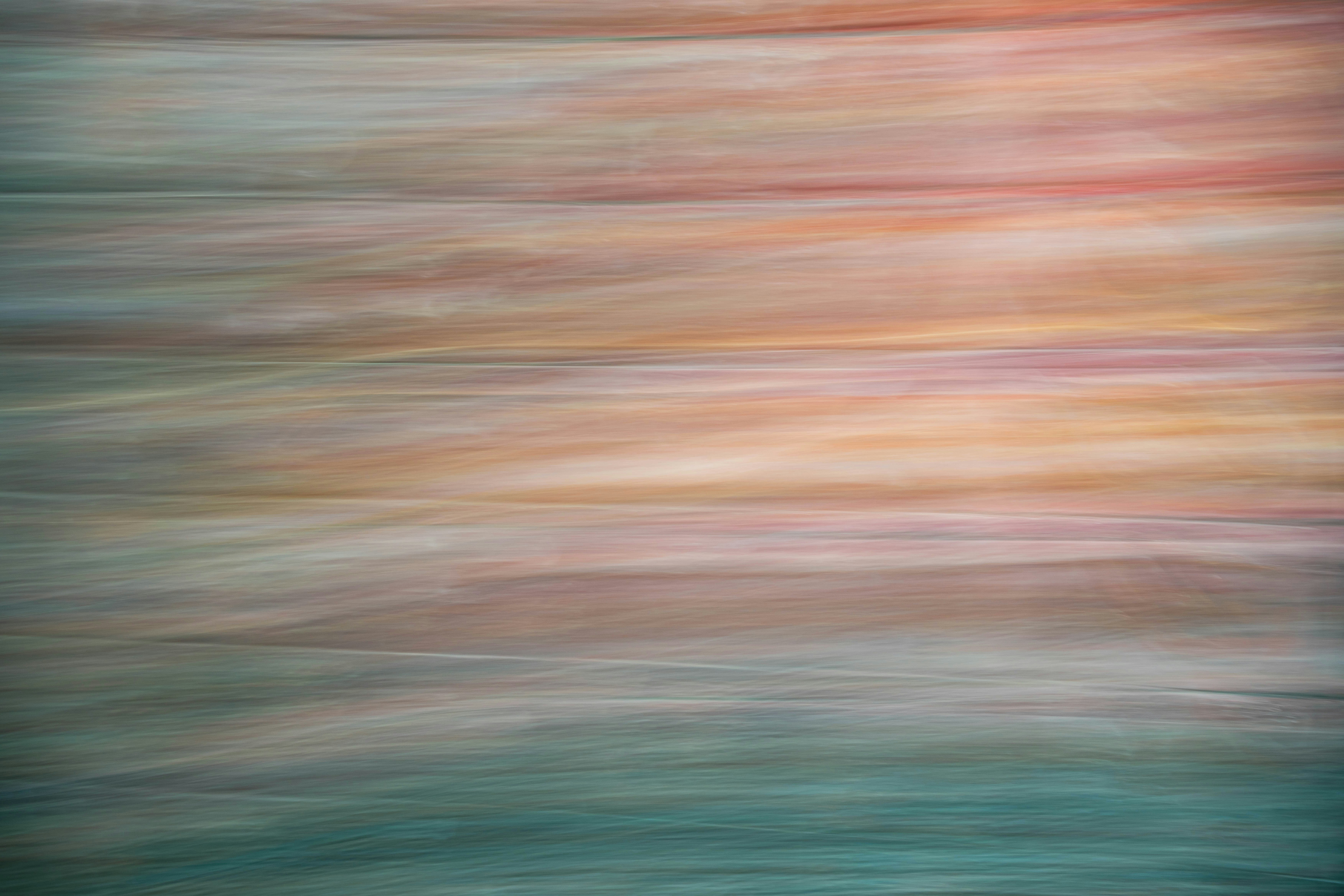 Silent Gradient: A Motion-Blur Study of Color Strata