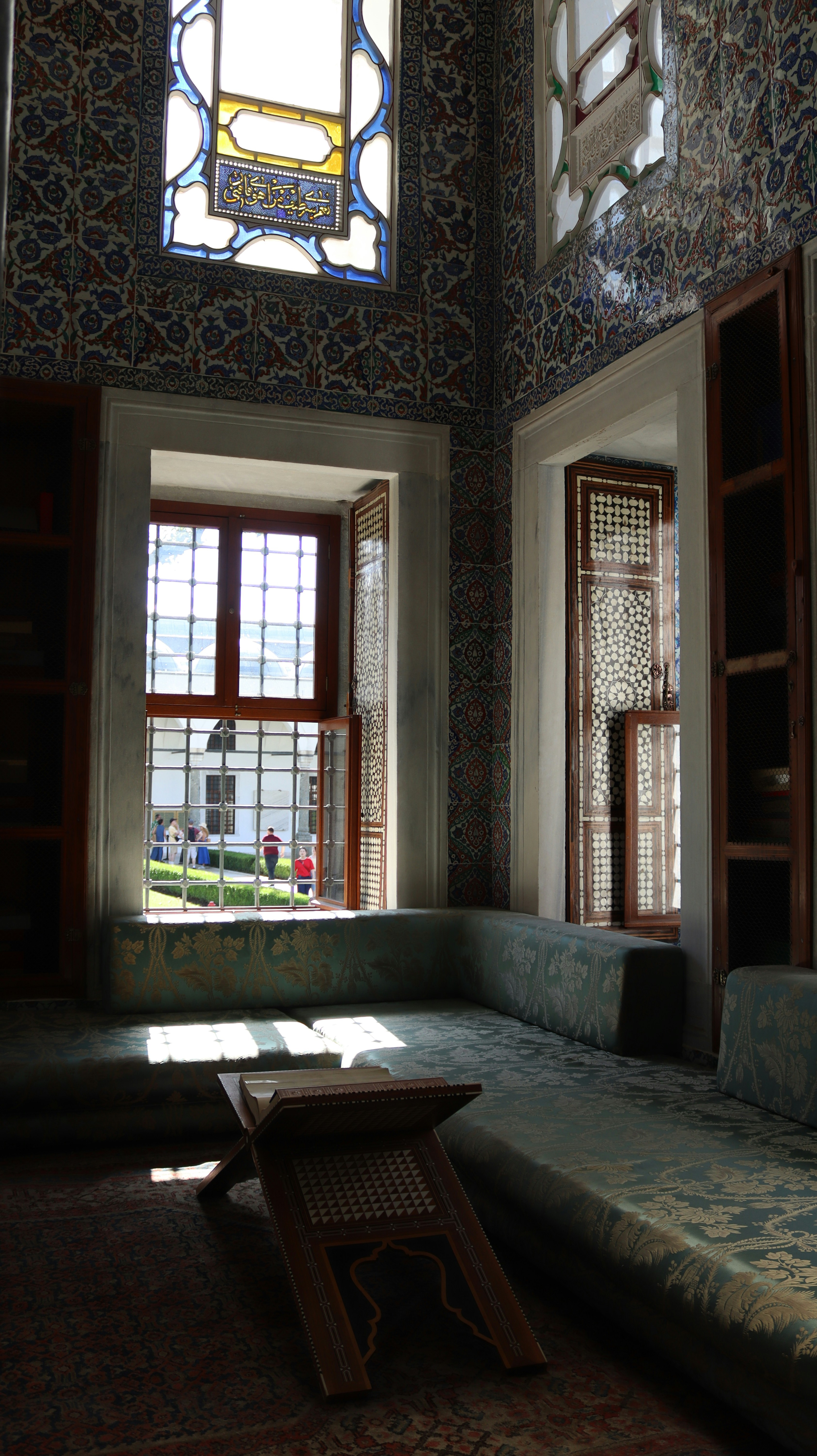 Light Through Stained Glass: A Quiet Lounge Inside a Turkish-Style Interior