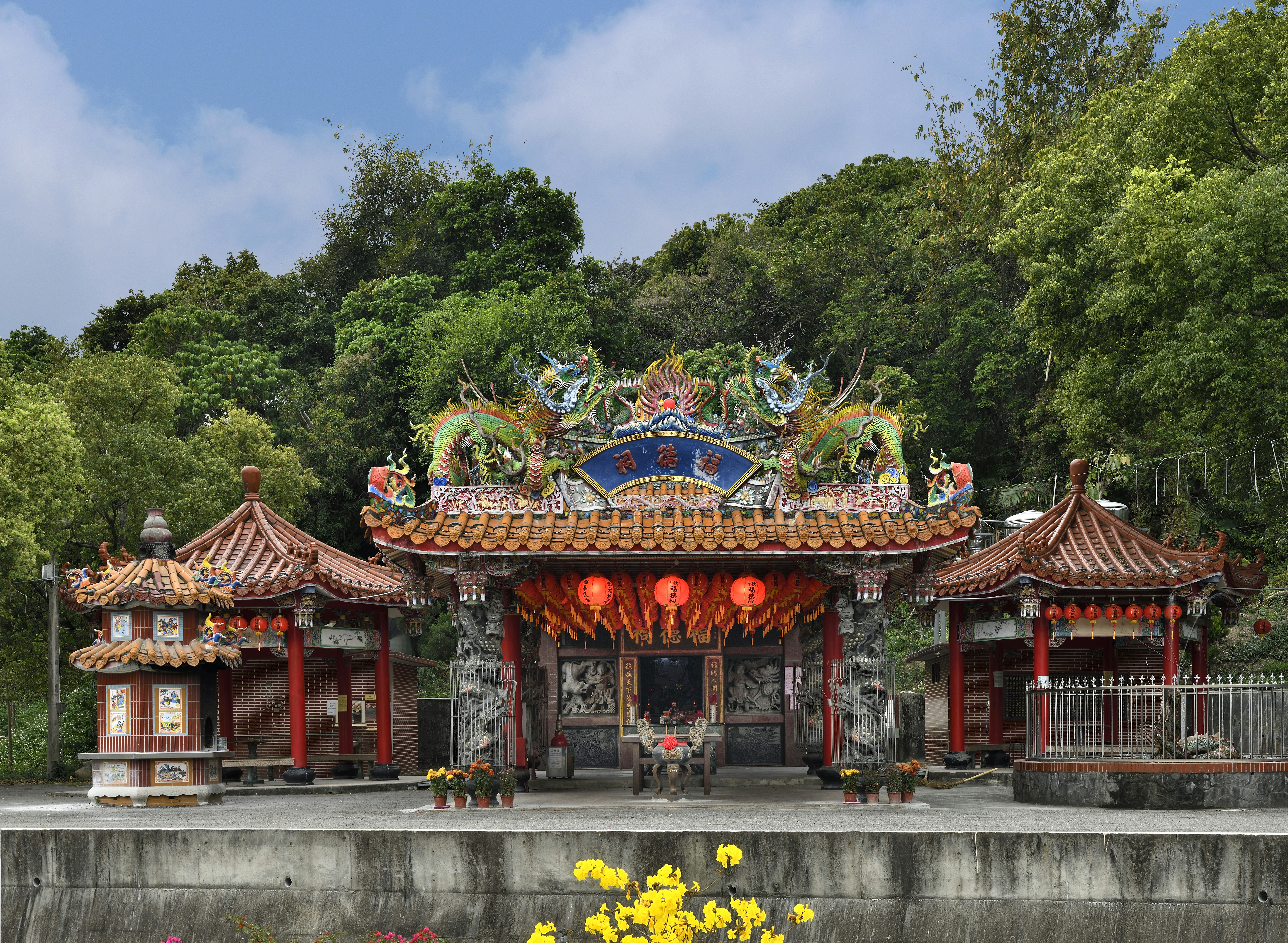 Dragon Crest Temple: Colorful Gateway Framing a Sacred Courtyard