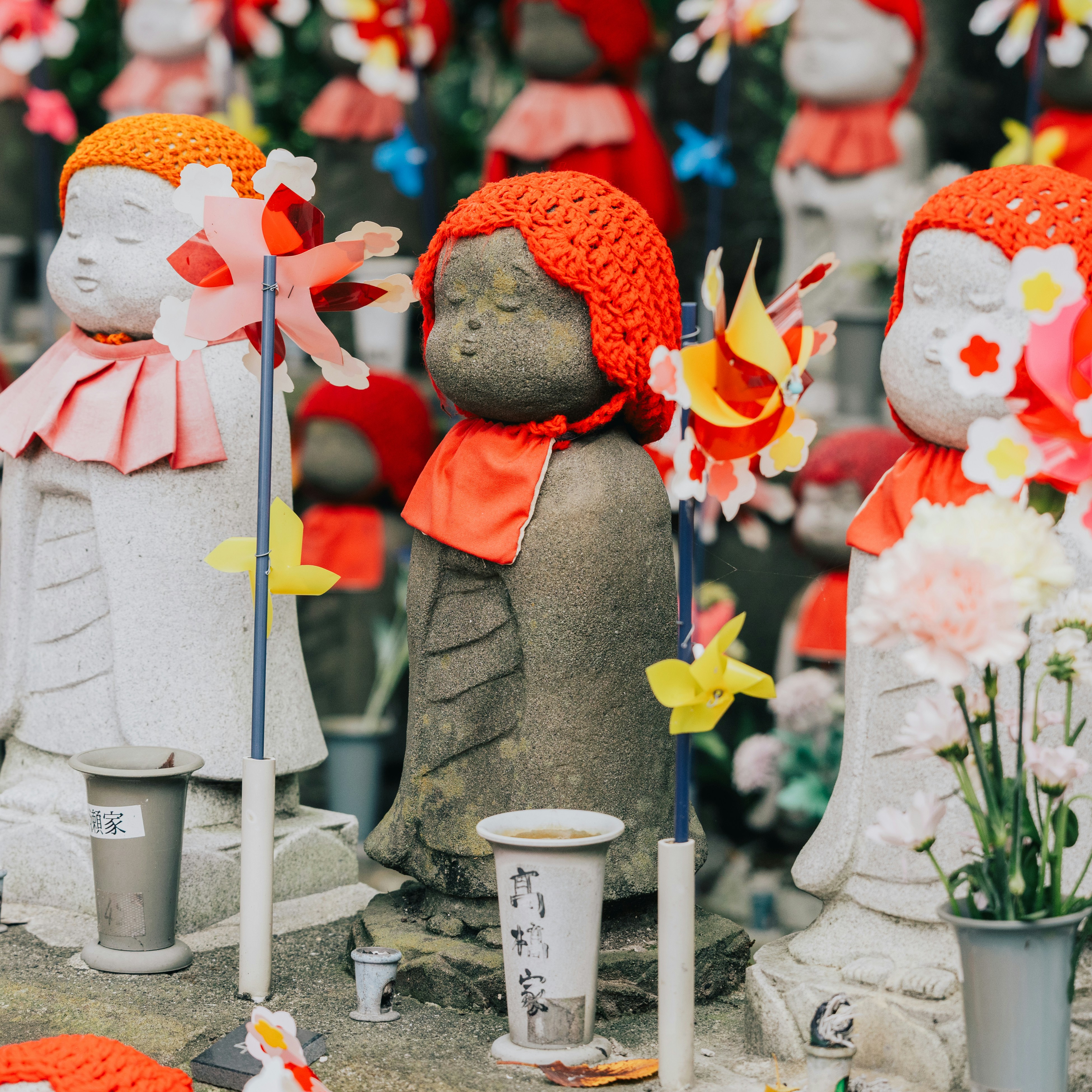Midrow Guardians: Stone Buddhas‘ Festive Attire
