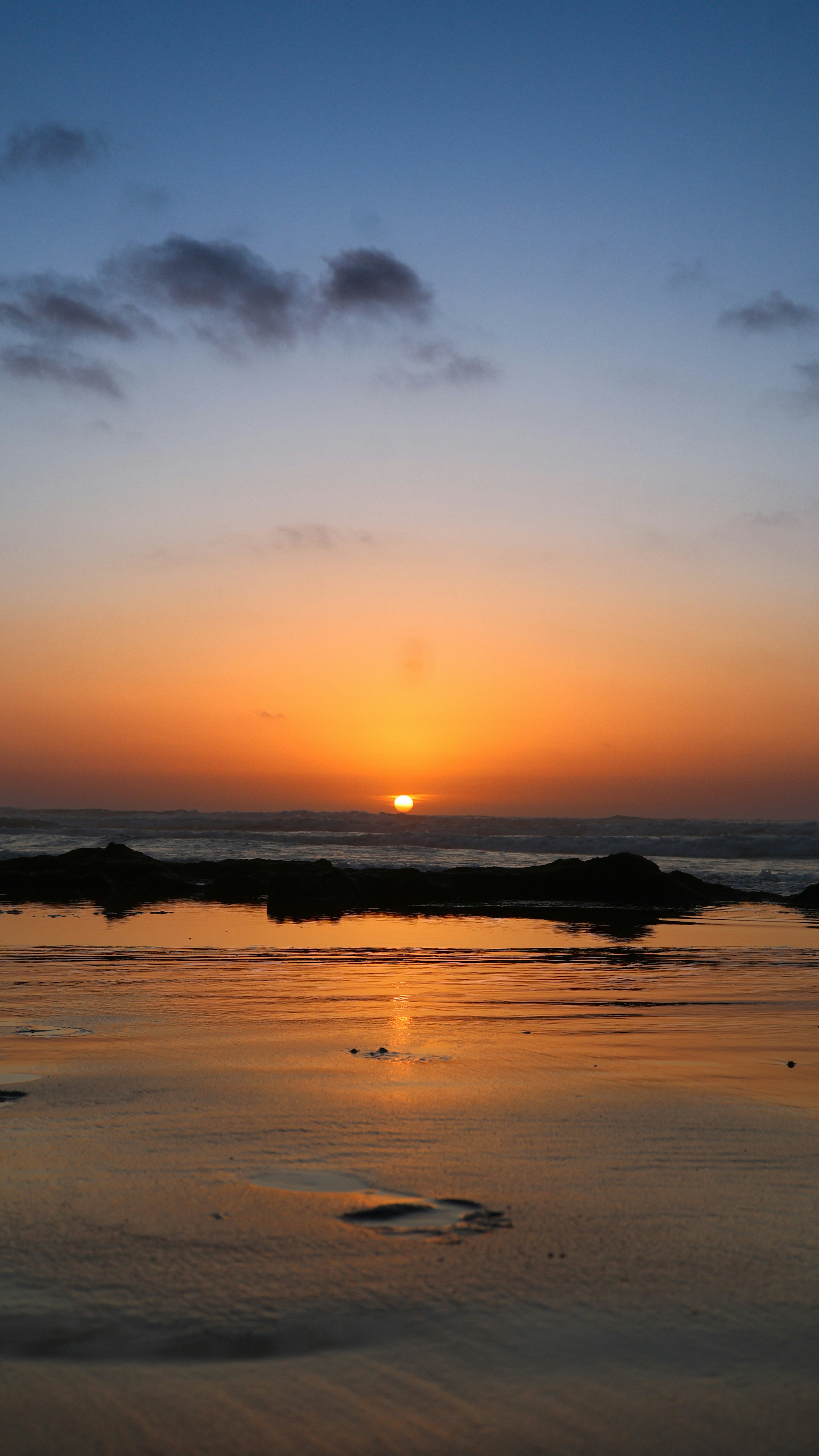 Sunset Ridge: A Quiet Horizon Over Tidal Glass