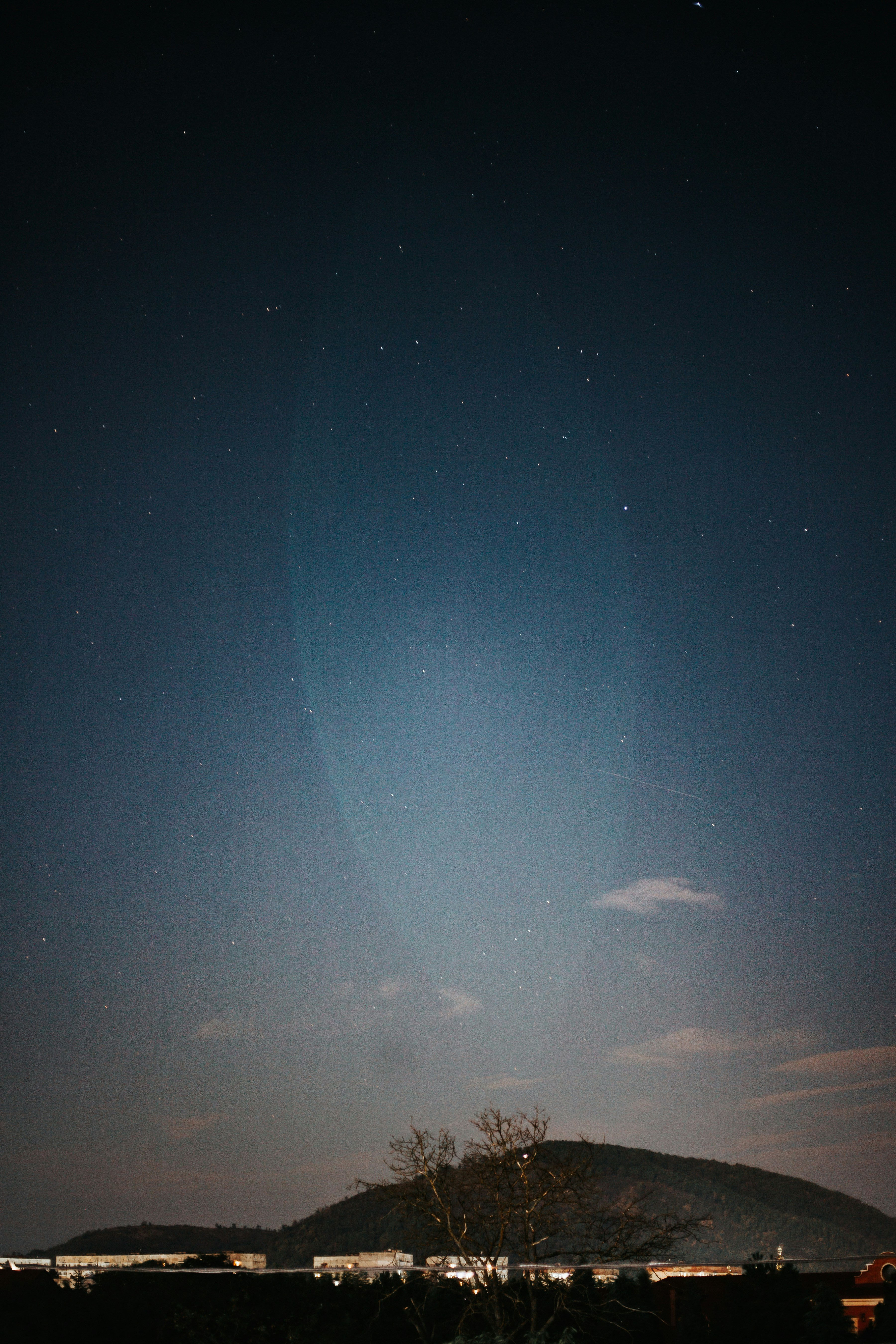 Nightfall Over the Quiet Horizon: Stars Above a Coastal Ridge