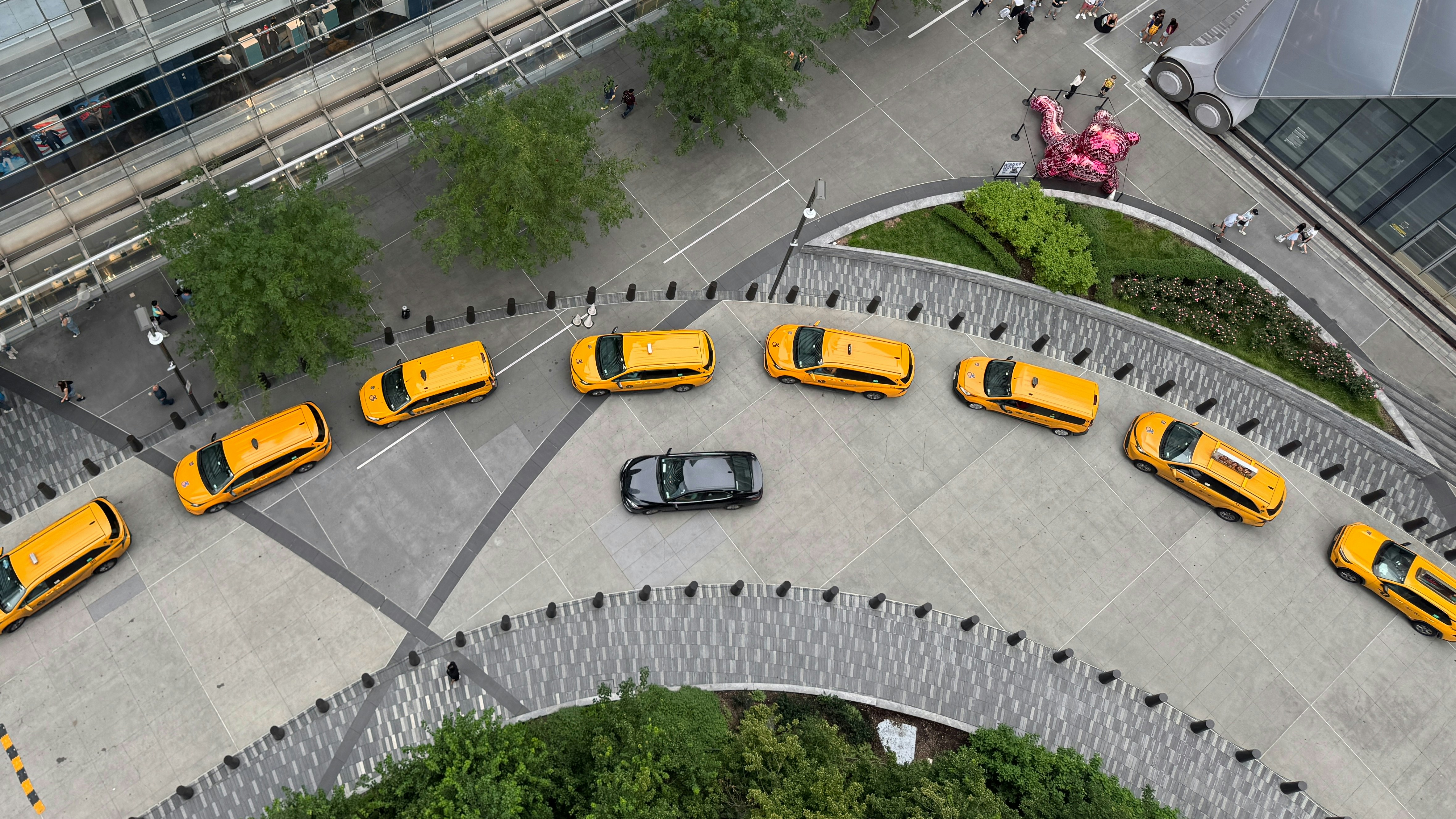 A Ring of Taxis: Aerial Capture of a Curved Urban Taxi Queue