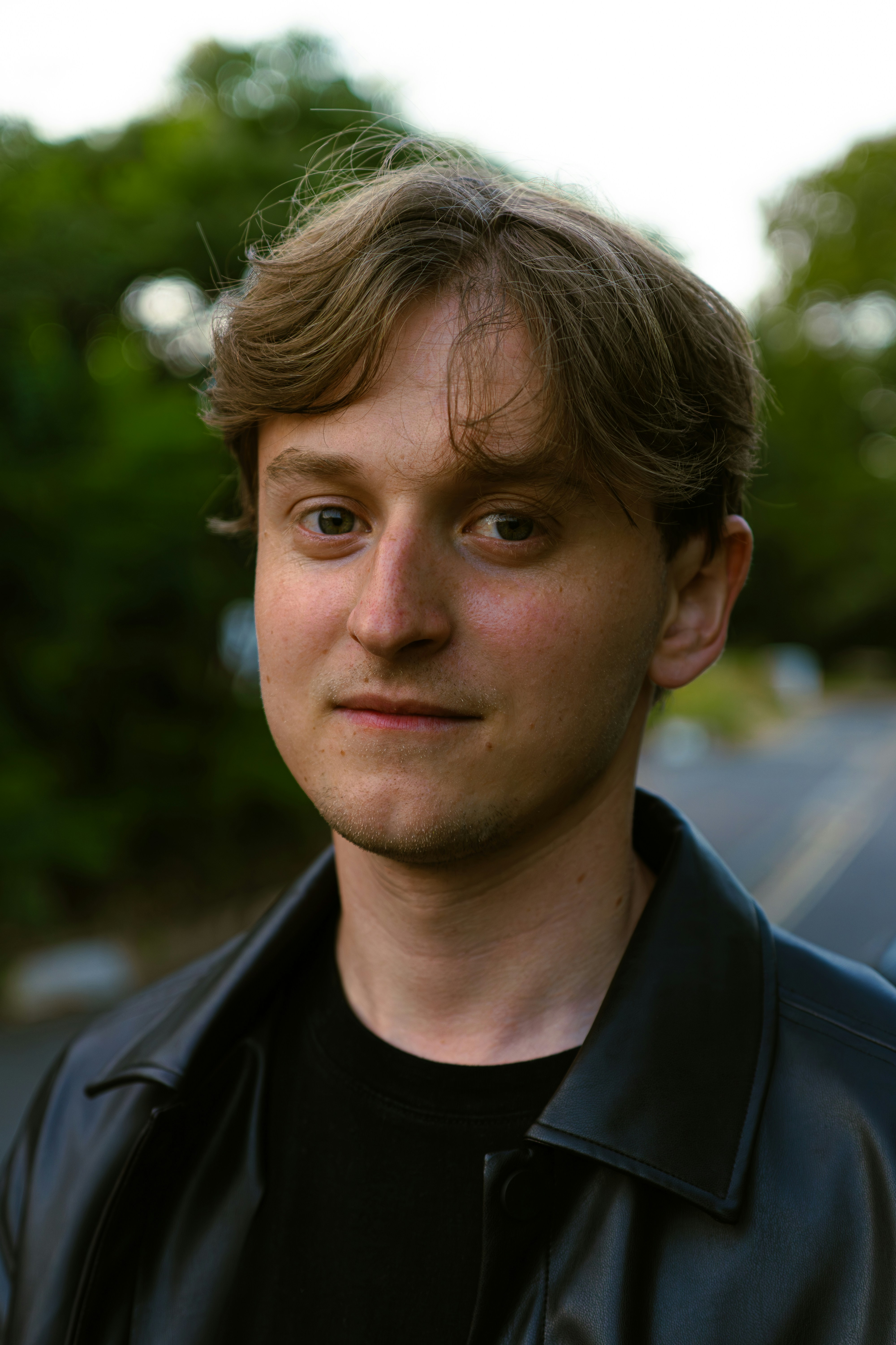 Direct Gaze in Soft Focus: Portrait Under Gentle Afternoon Light