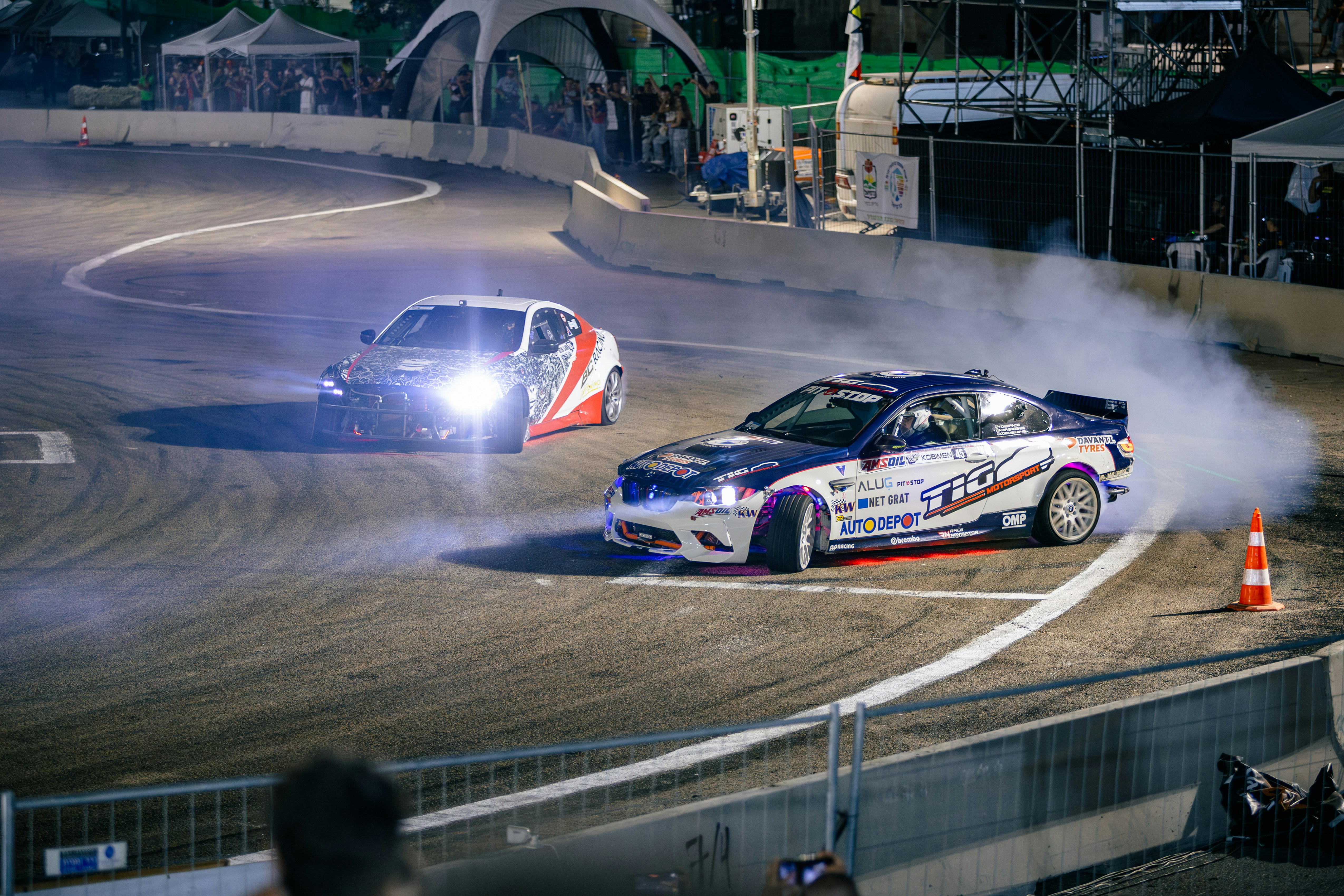 Duel on the Smoke-Burnished Circuit