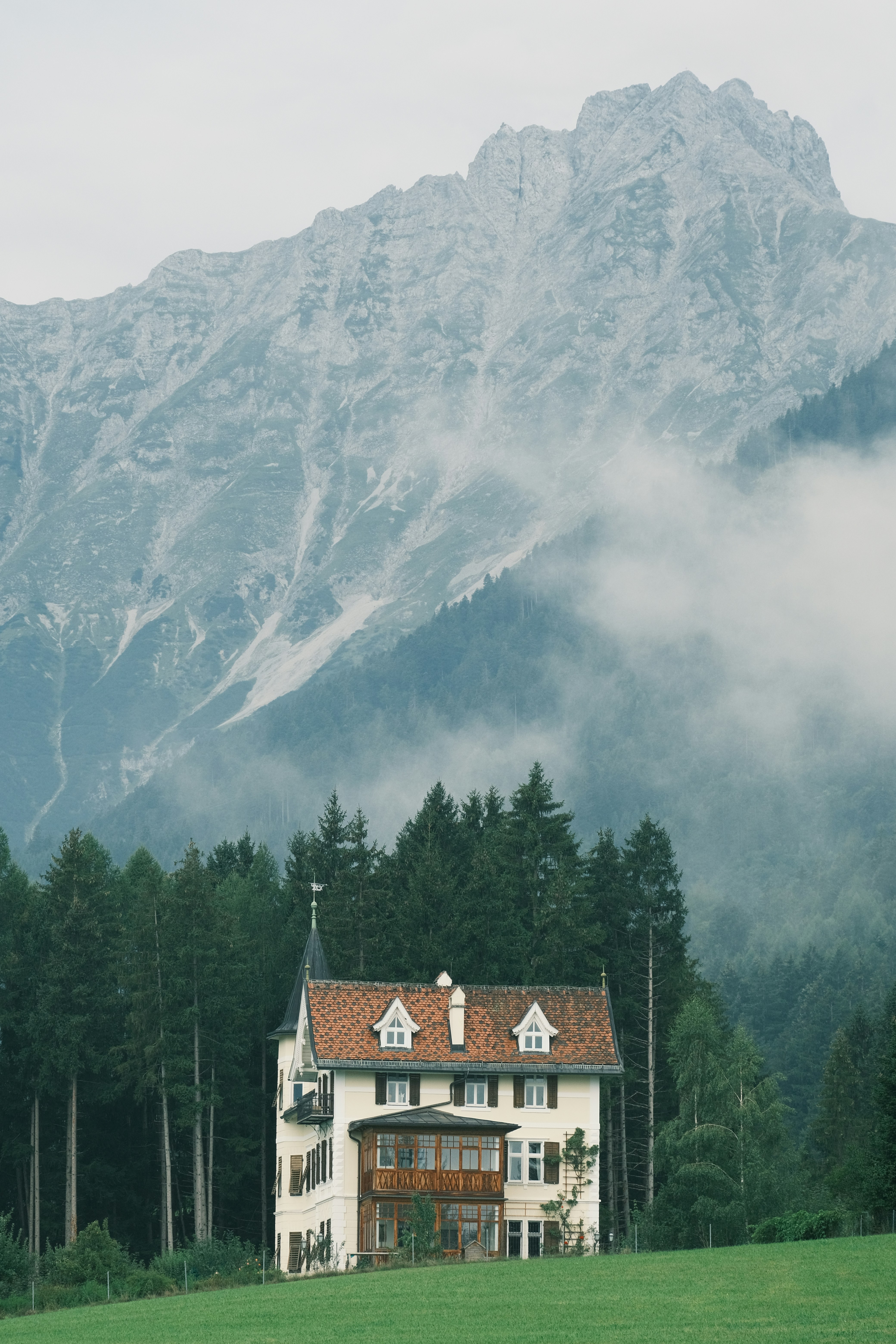  Alpine Cottage at the Edge of the Misty Pines