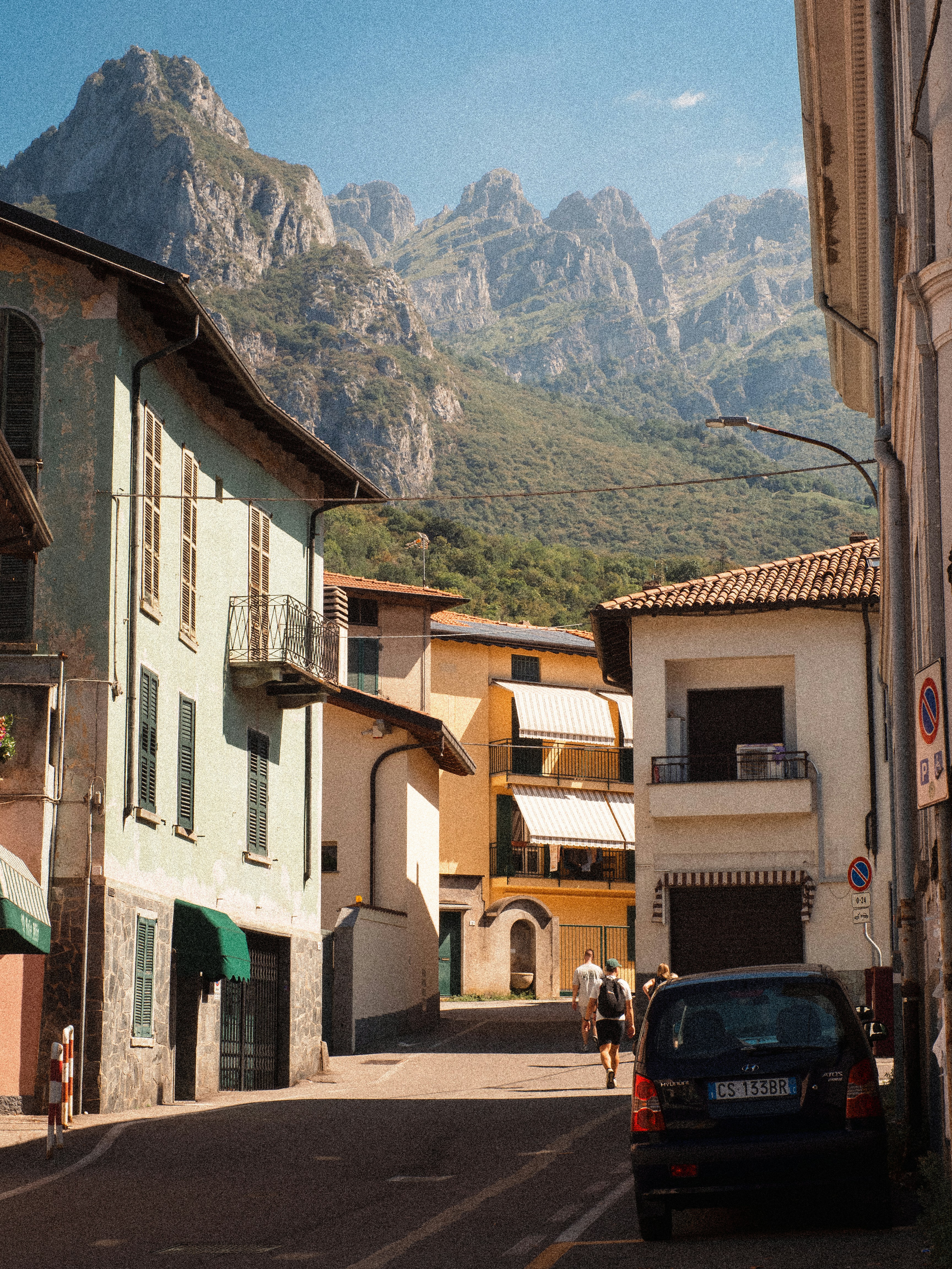 Alleyway to the Mountain Gate