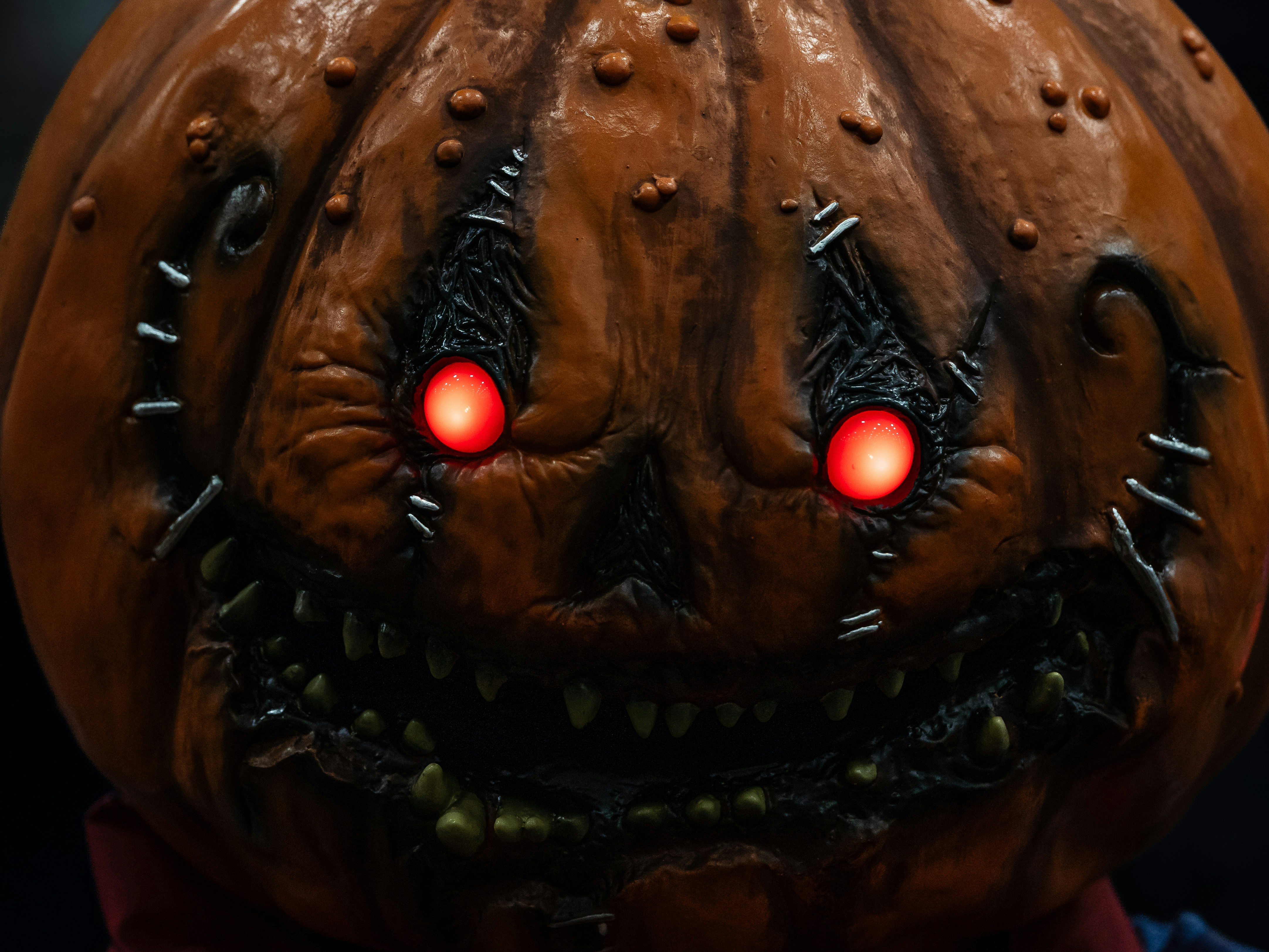 Glowing Grin: A Jack-o'-Lantern Gnoom Emerges