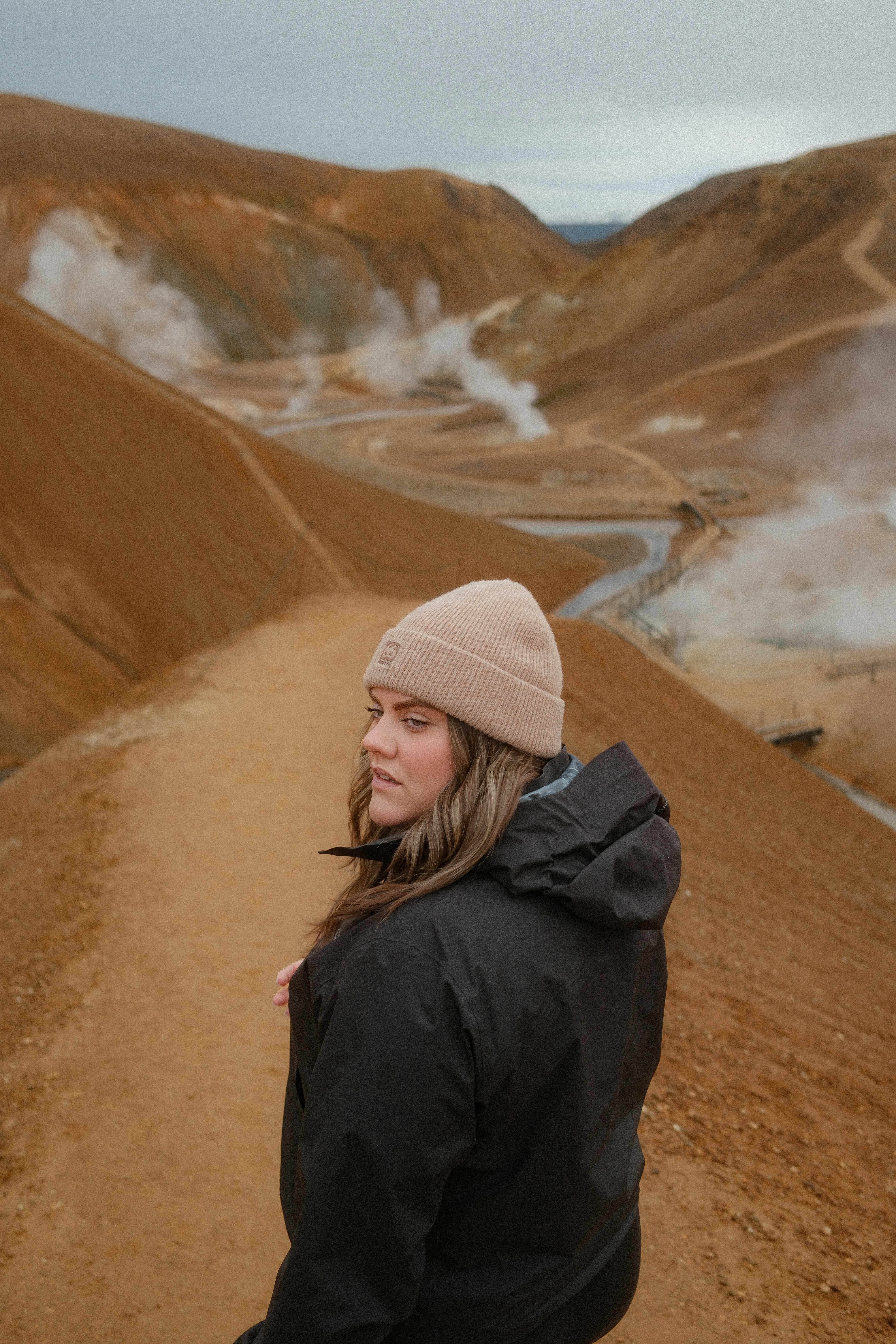 Quiet Resolve on a Shifting Dune Path