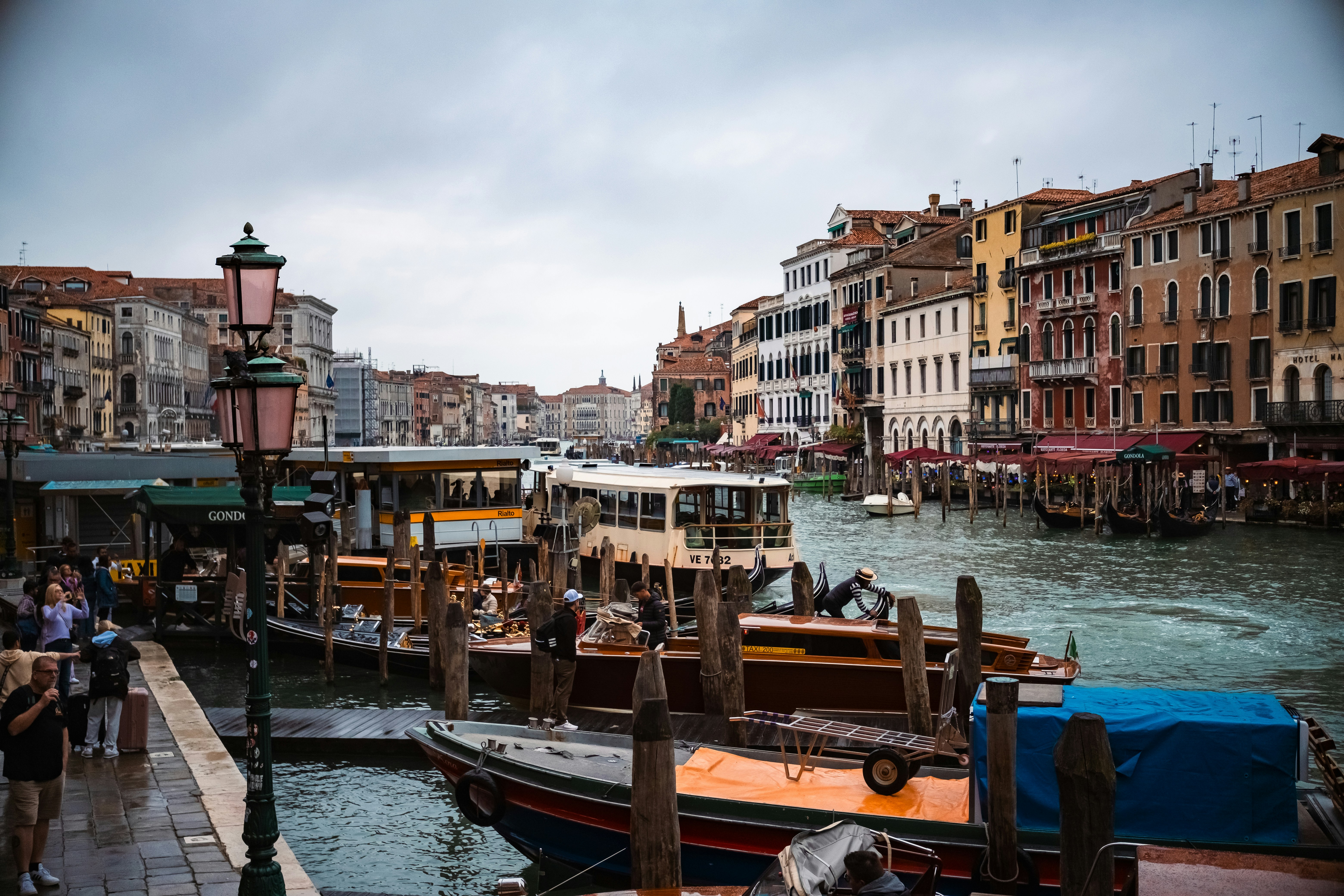 Venetian Canalside Dawn: Boats, Buildings, and a Quiet Rush