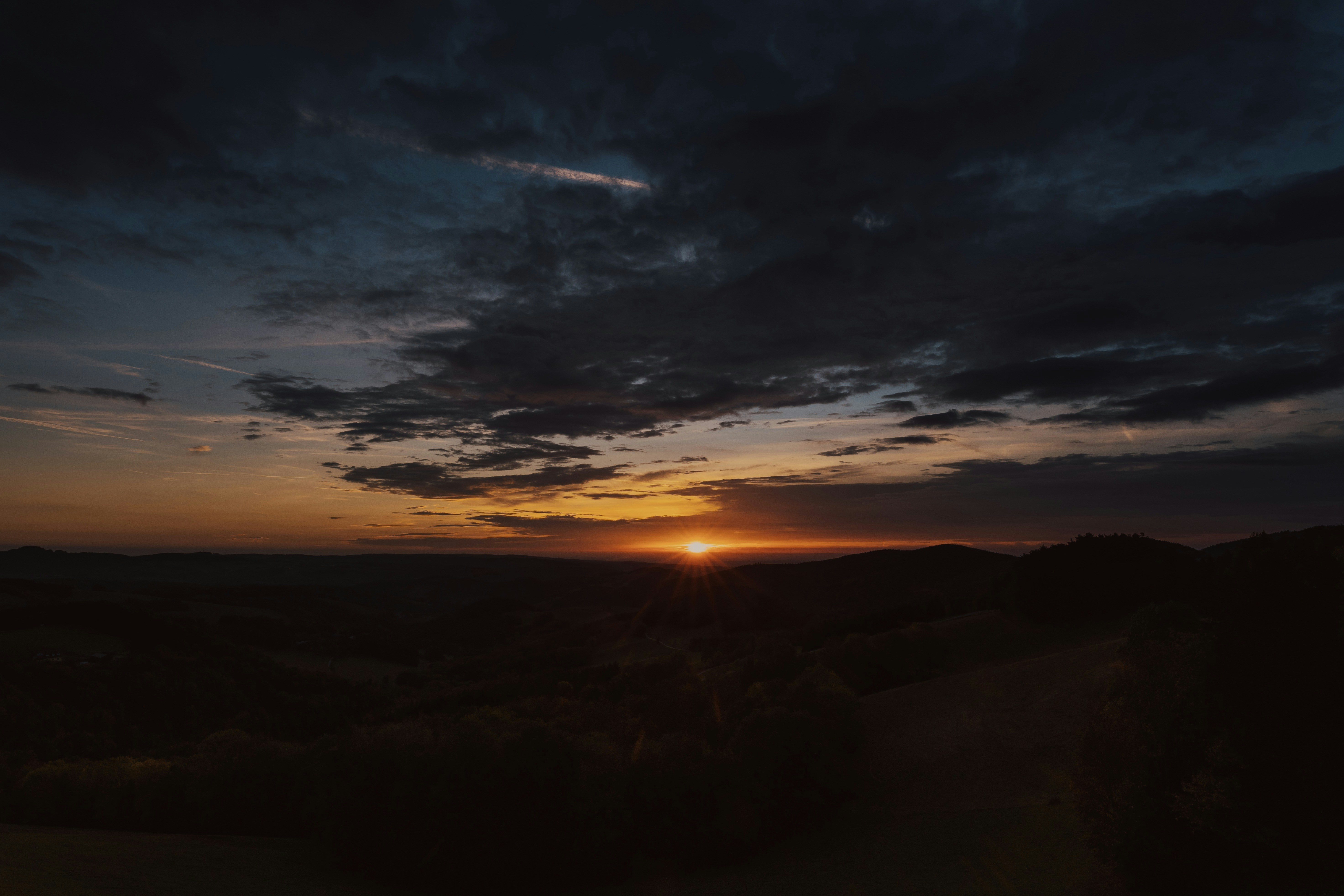 Horizon Ember: Sunset Bleeds Over Quiet Hills