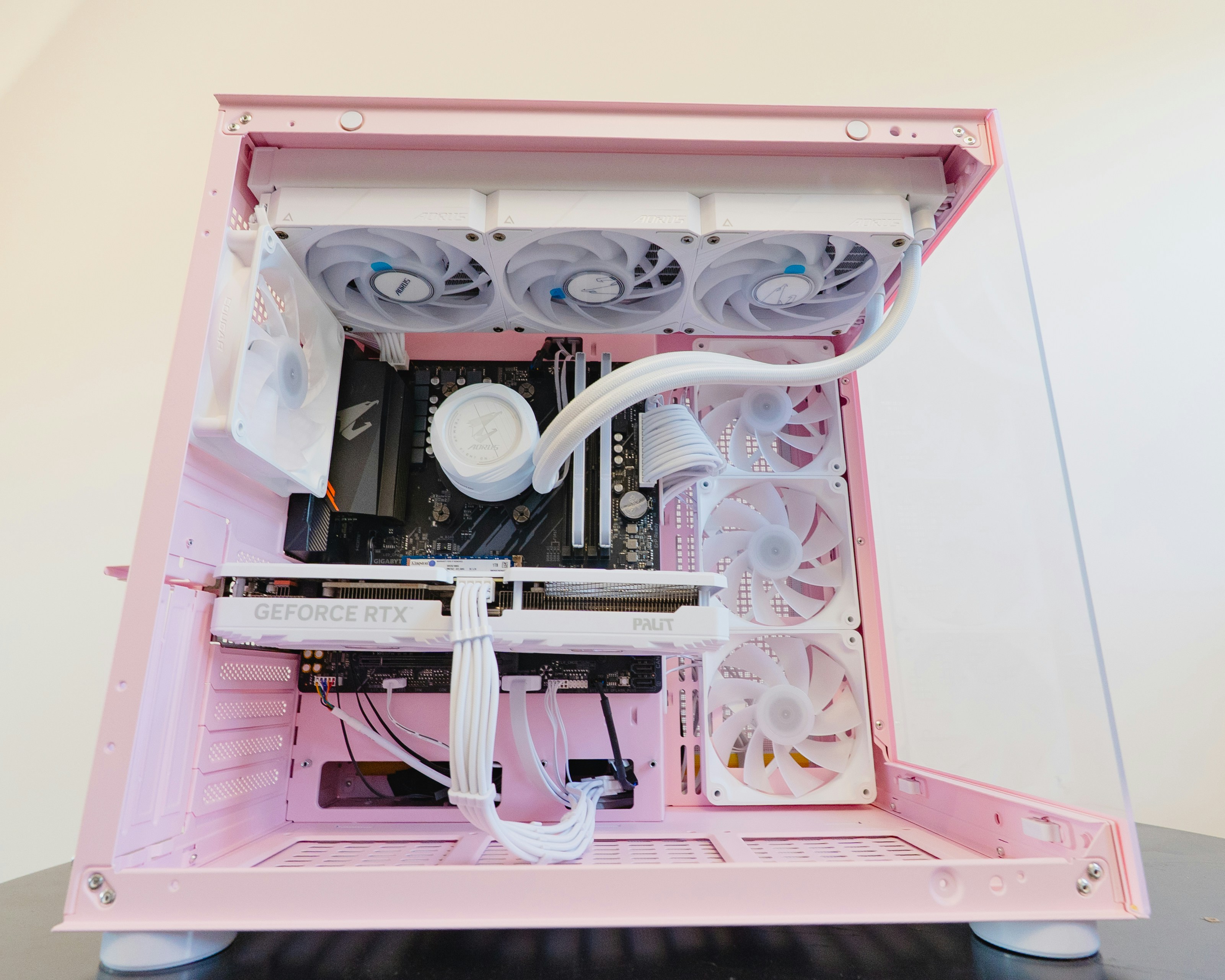 Pastel PC Cascade: Inside a Pink Dream Desktop