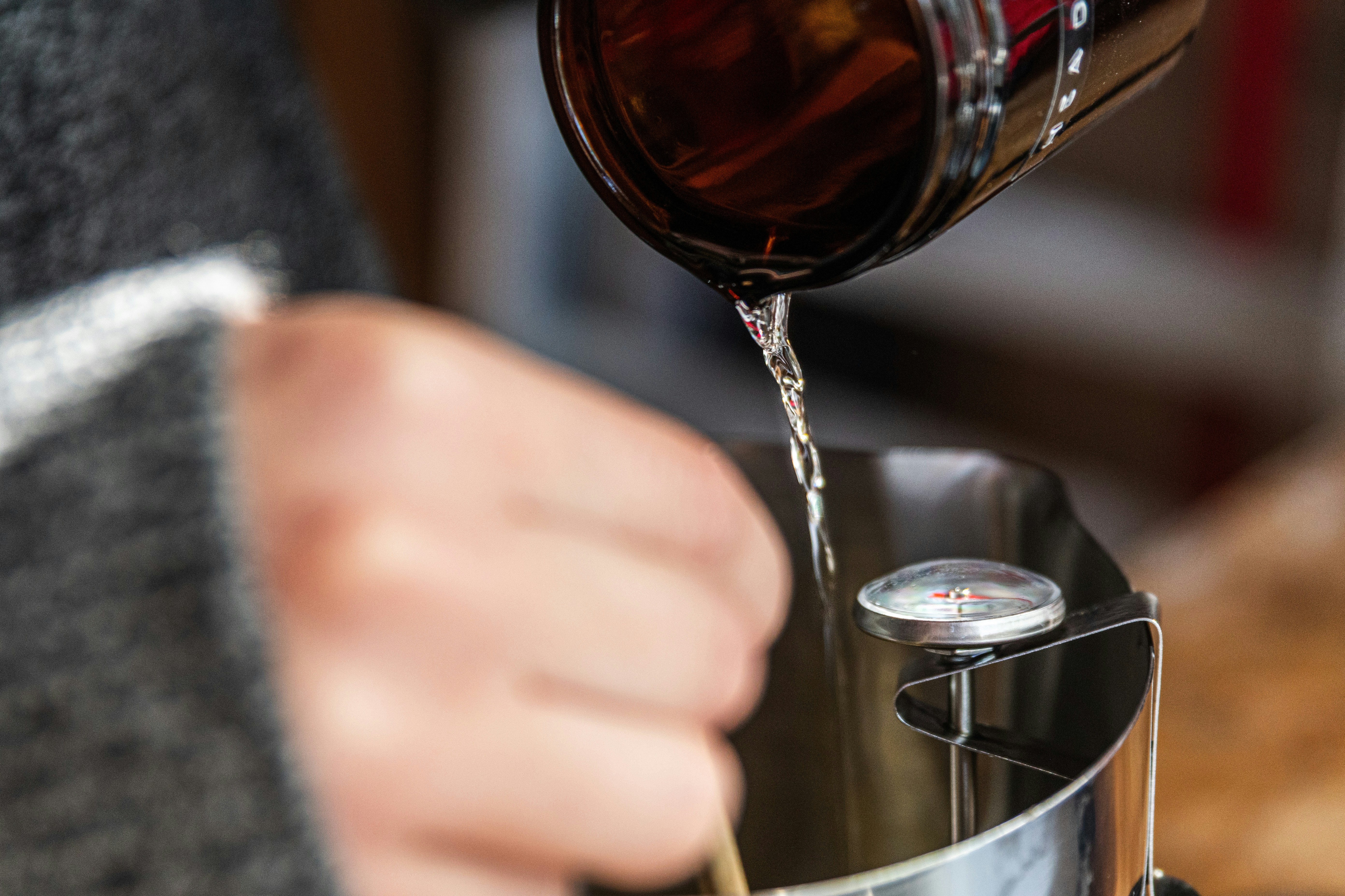 Pouring Precision: Liquid Cascade Into an Espresso Receiver