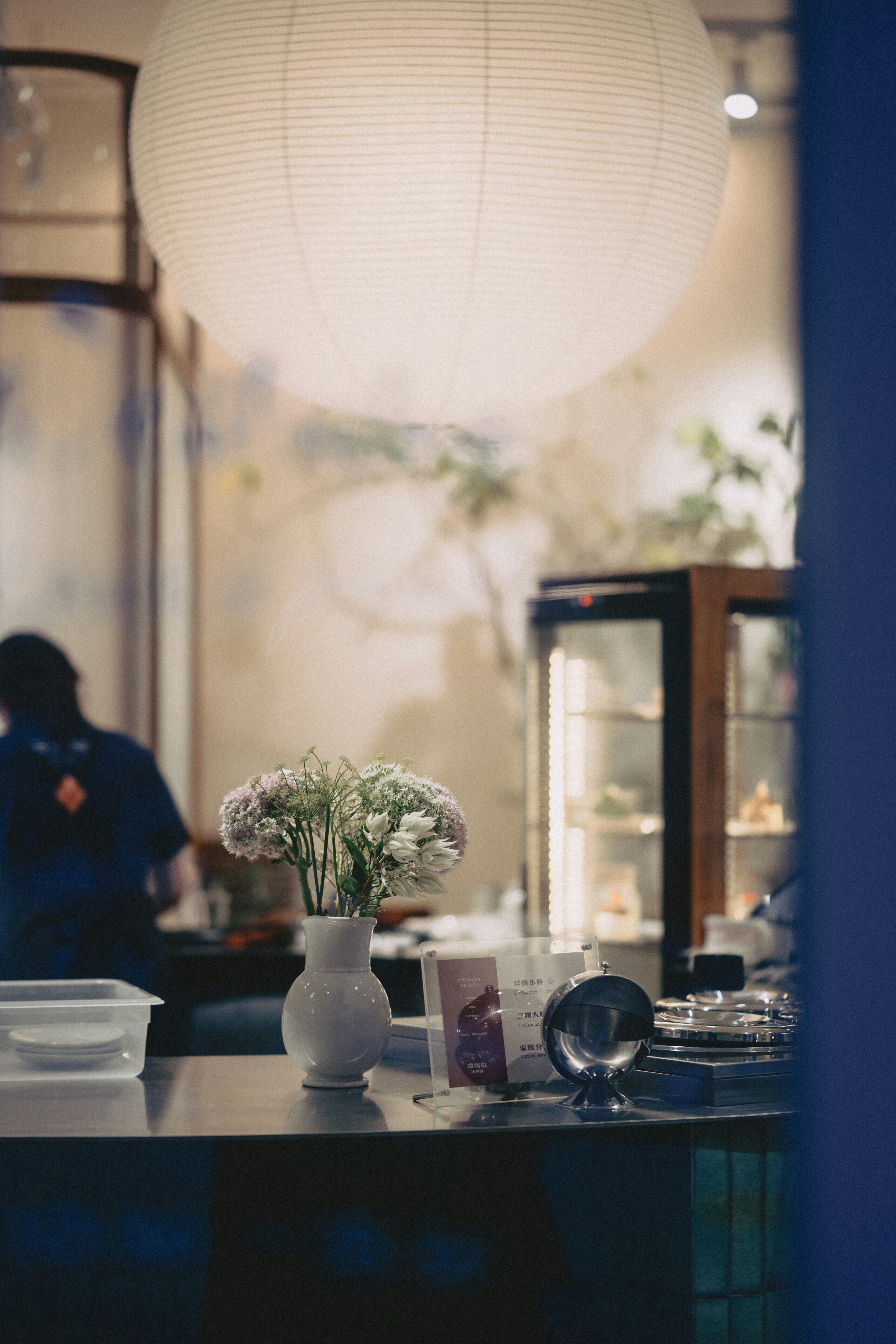 Soft Glow Behind the Vase: Evening Scene in a Quiet Cafe