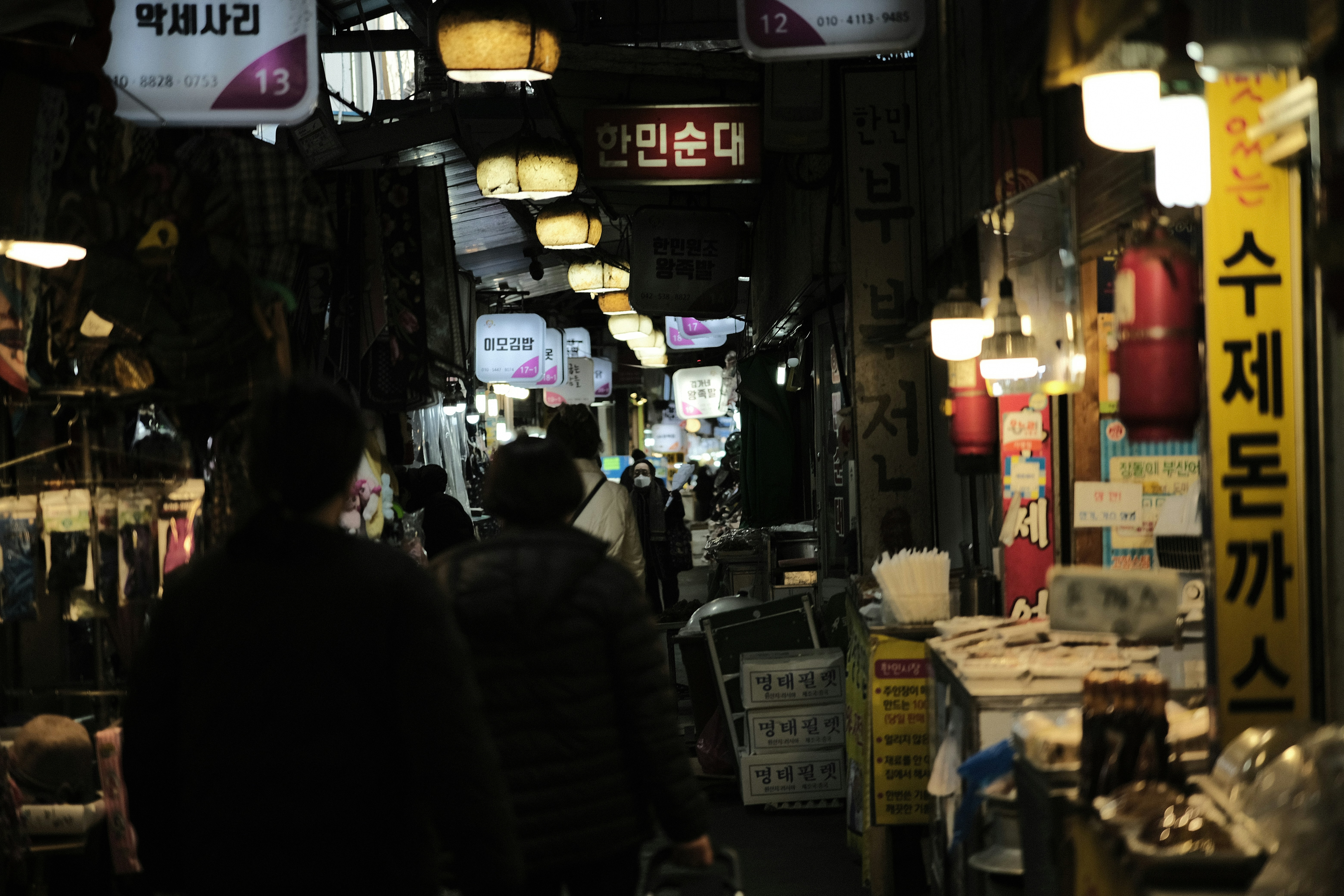 Neon Alley Pulse: Night Market Corridor