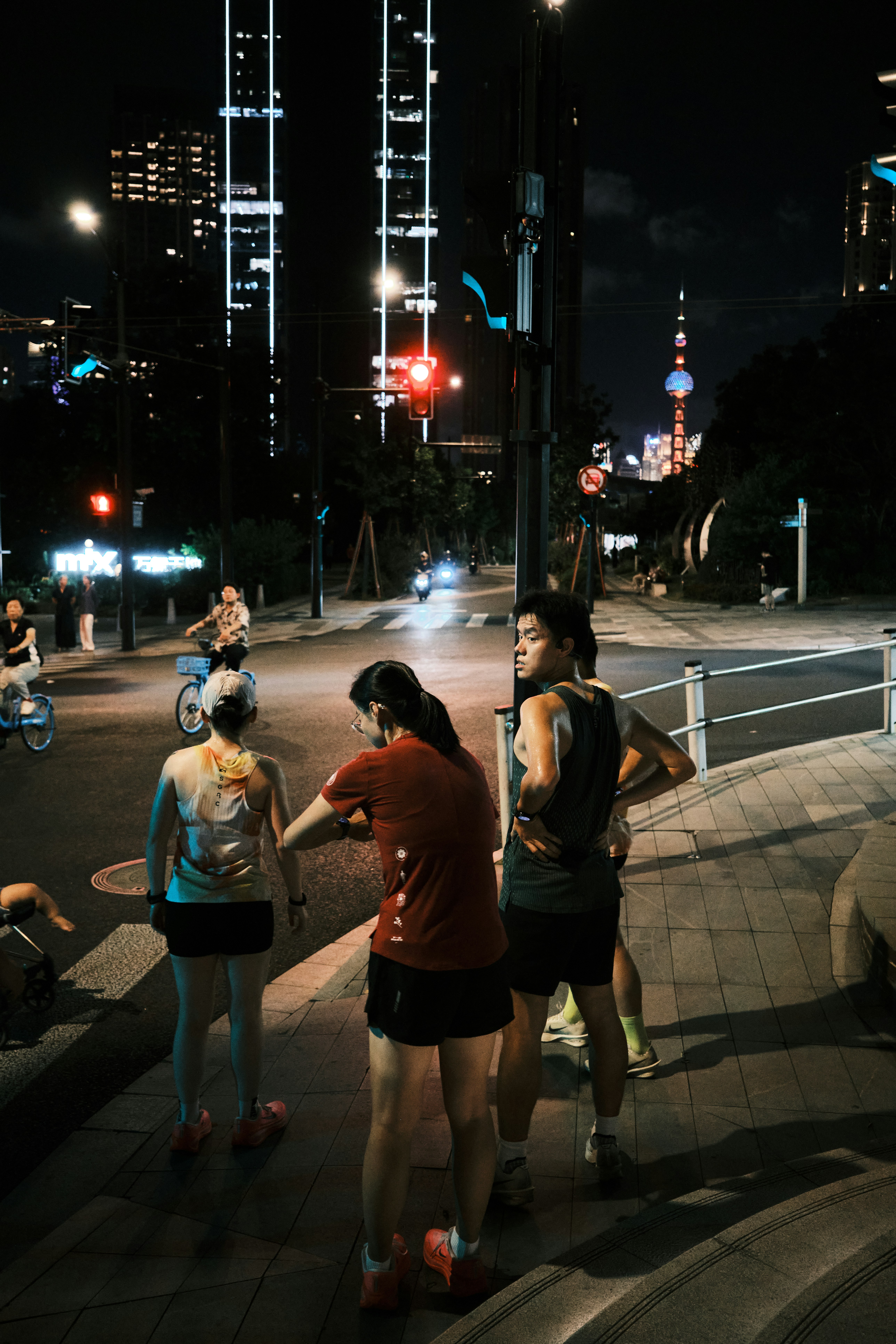 Night Run on the Waterfront: A Group Pauses Under City Lights