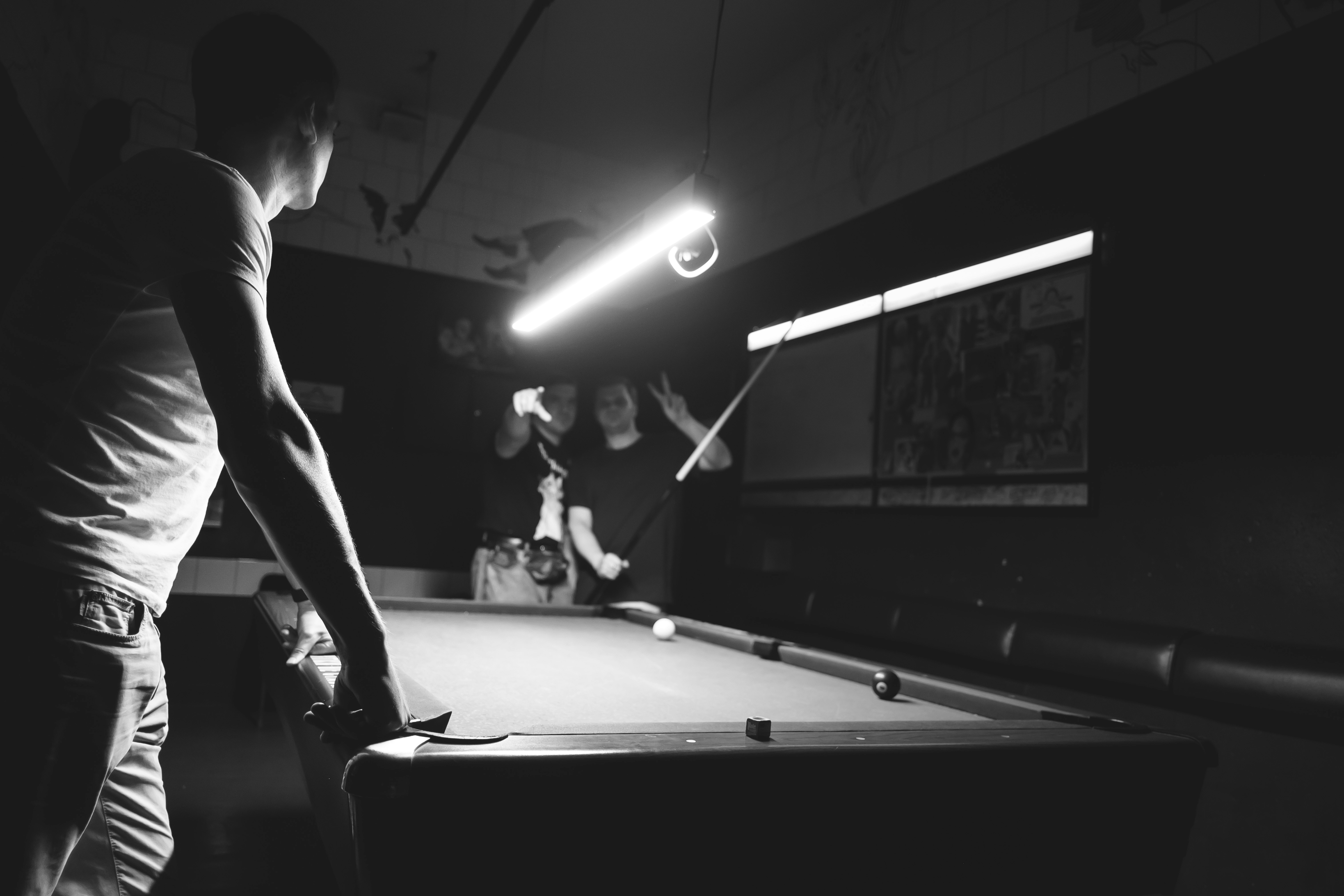 Midgame Focus: A Strike in the Dim Pool Hall
