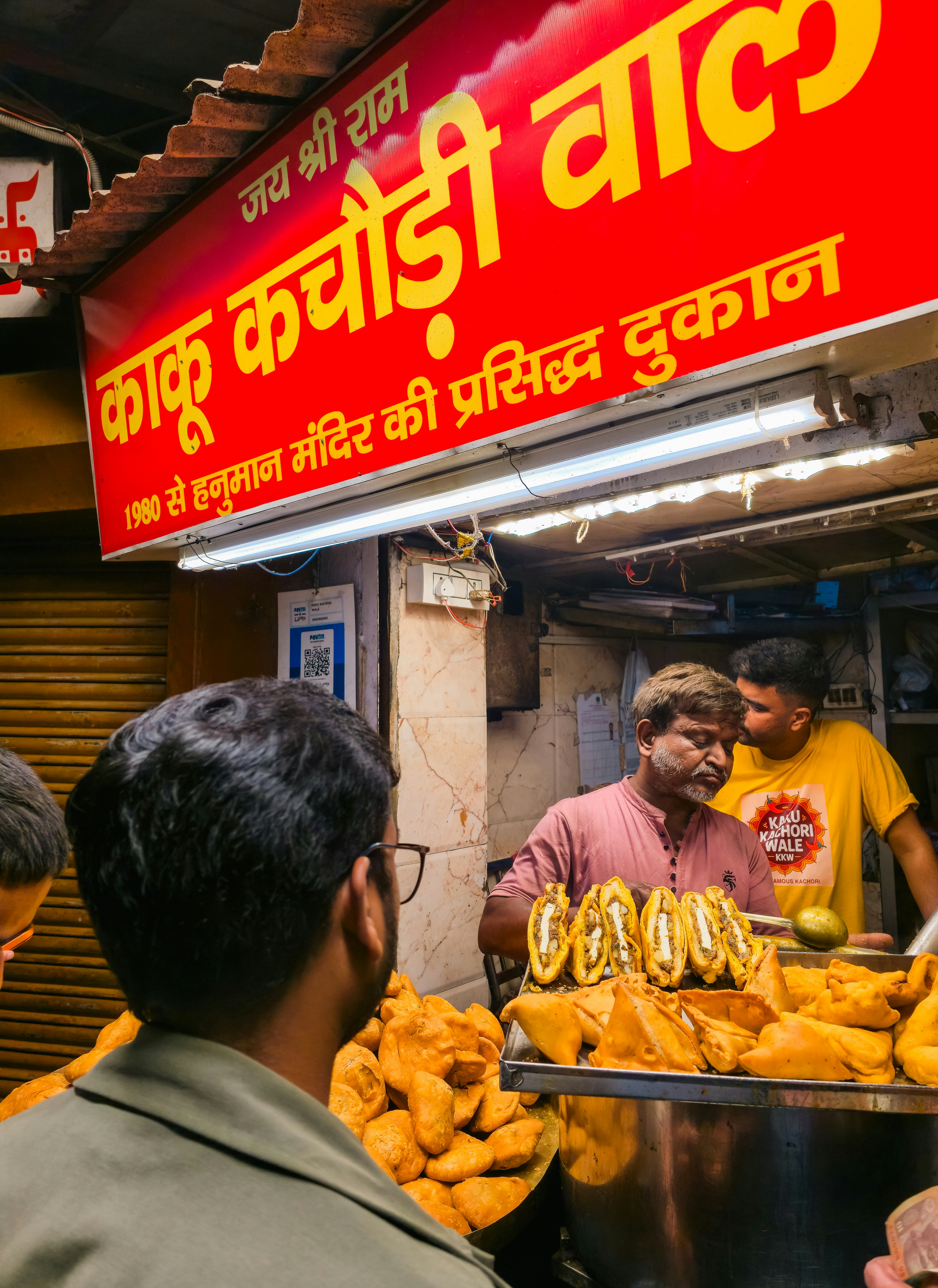 Street Vendor Spotlight: Crispy Pastries and a Curious Customer