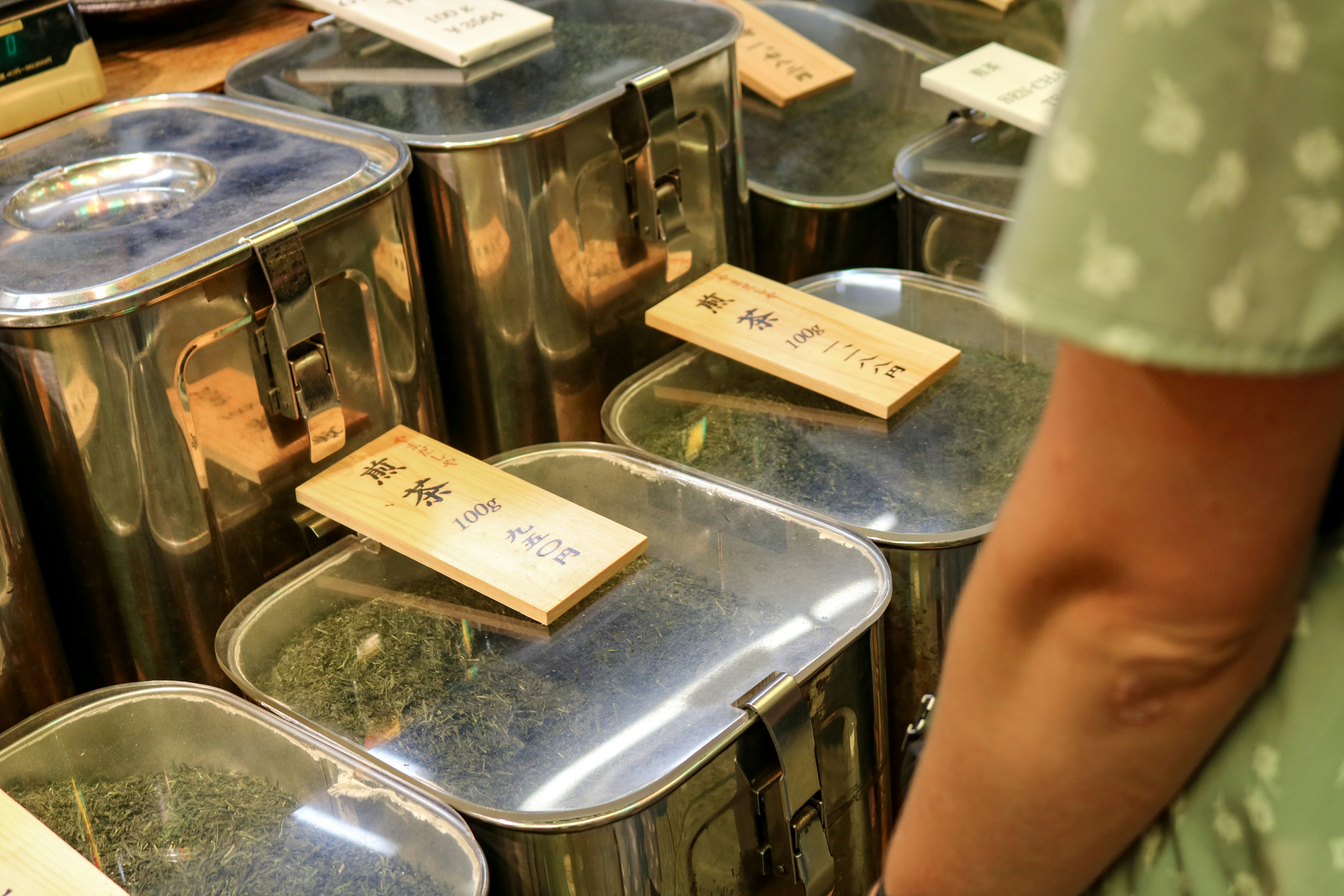 Metallized Keepsakes: Lidded Tins and a Green-Sleeved Arm