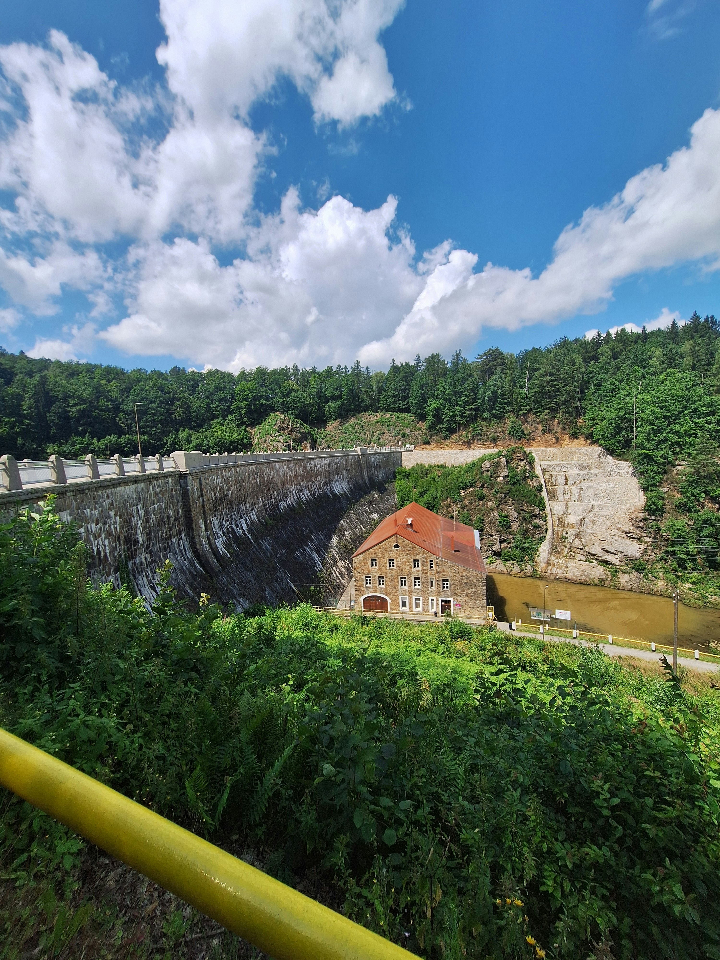Hydraulic Echo: The Red-Roof Mill Beside the Silent Dam