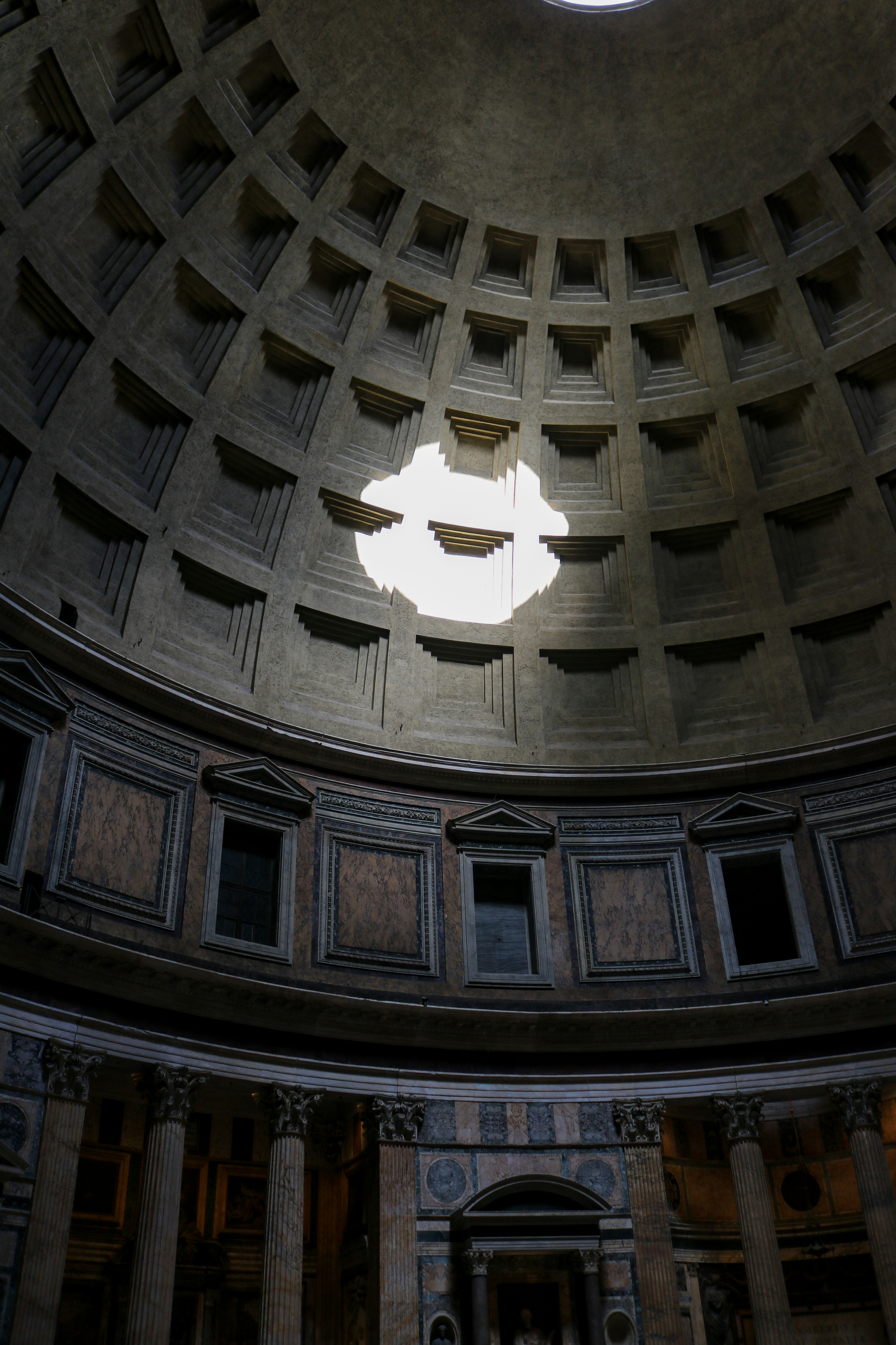  Oculus Dome: Light Burst Over the Master Arch